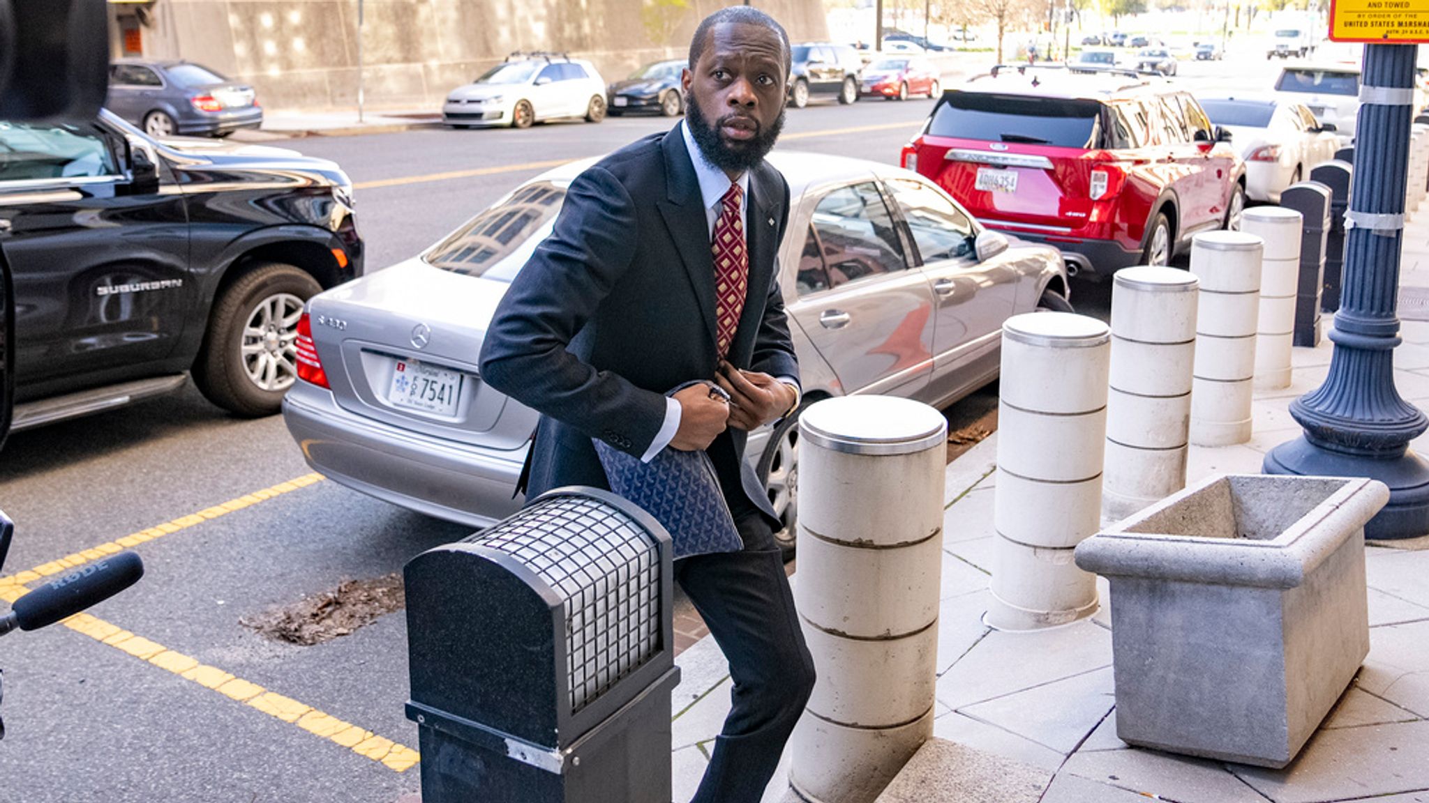 Leonardo DiCaprio gives evidence in trial of ex-Fugees rapper Pras ...