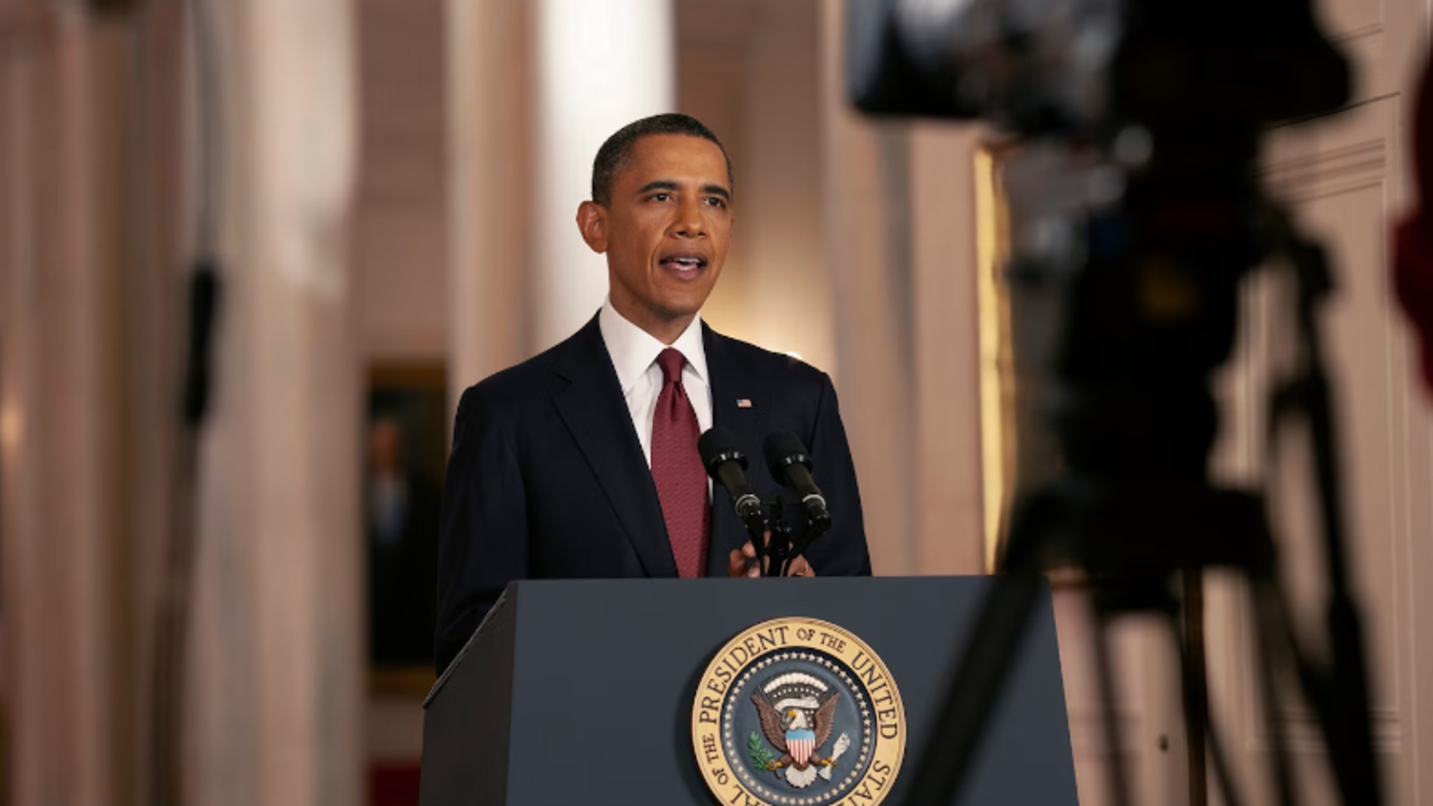 Newly released photographs show tense hours in the White House during ...