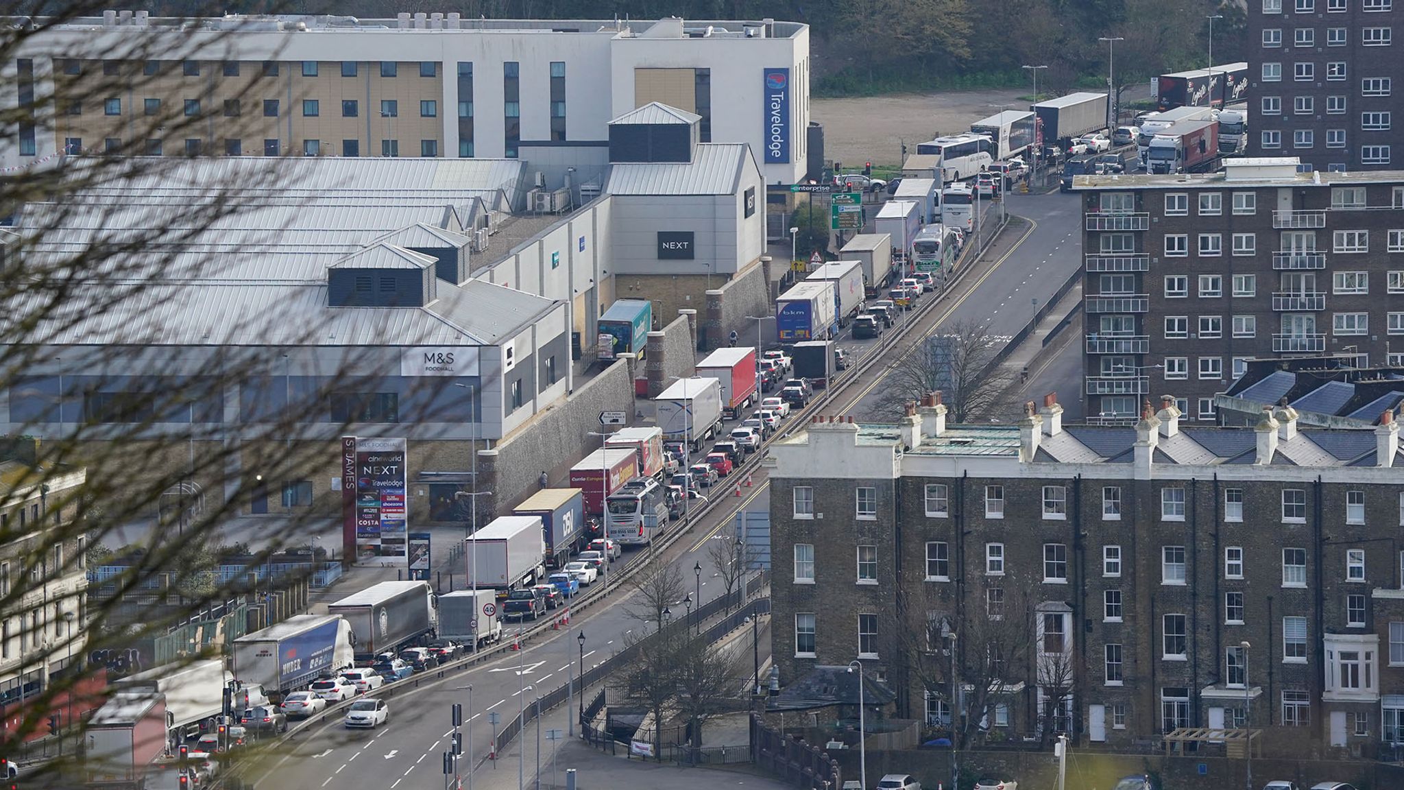 Travel warning: Queues in Dover lengthen amid warnings of long delays ...