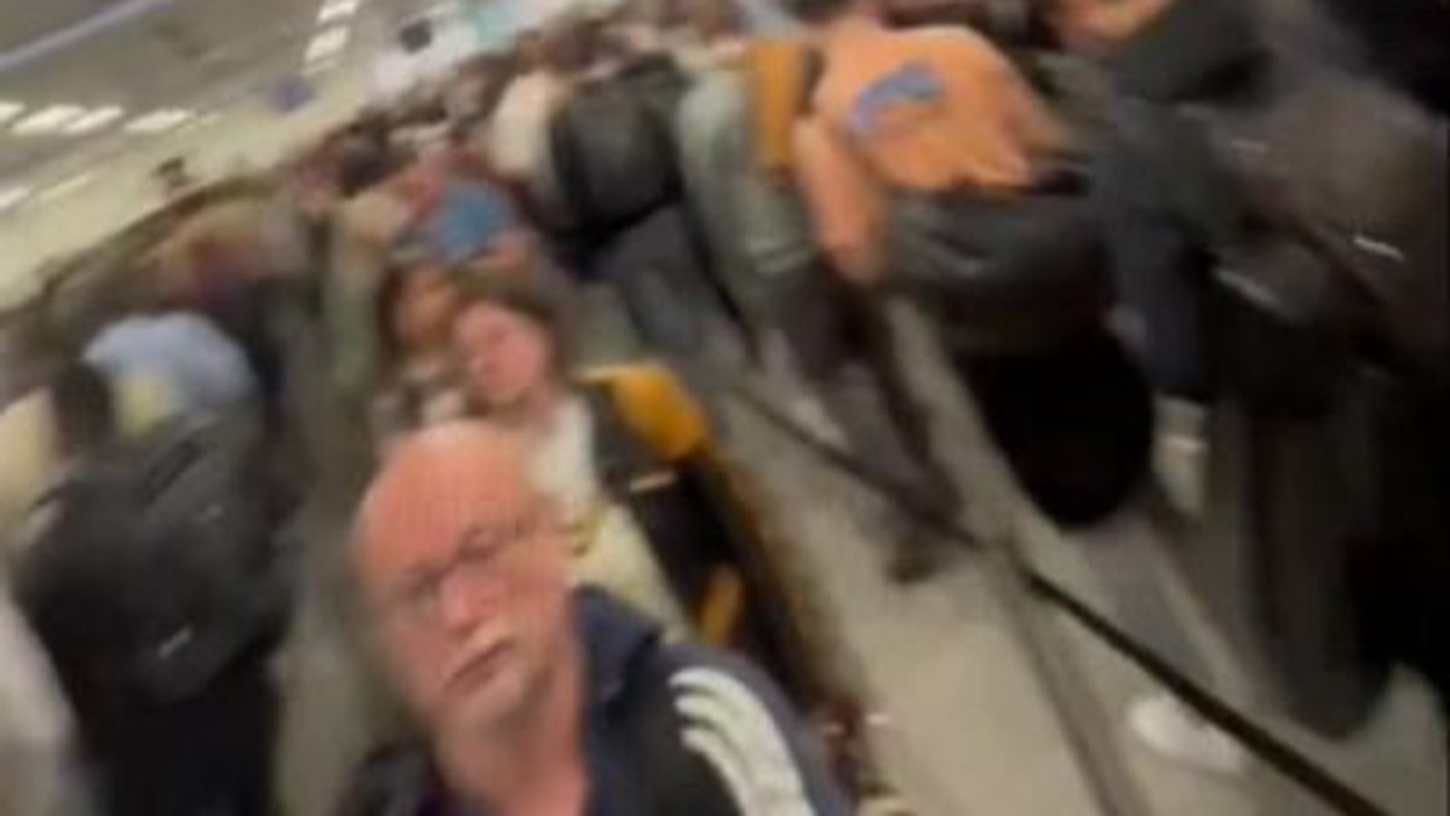 Queues at Gatwick after technical fault causes nationwide e-gate issues ...