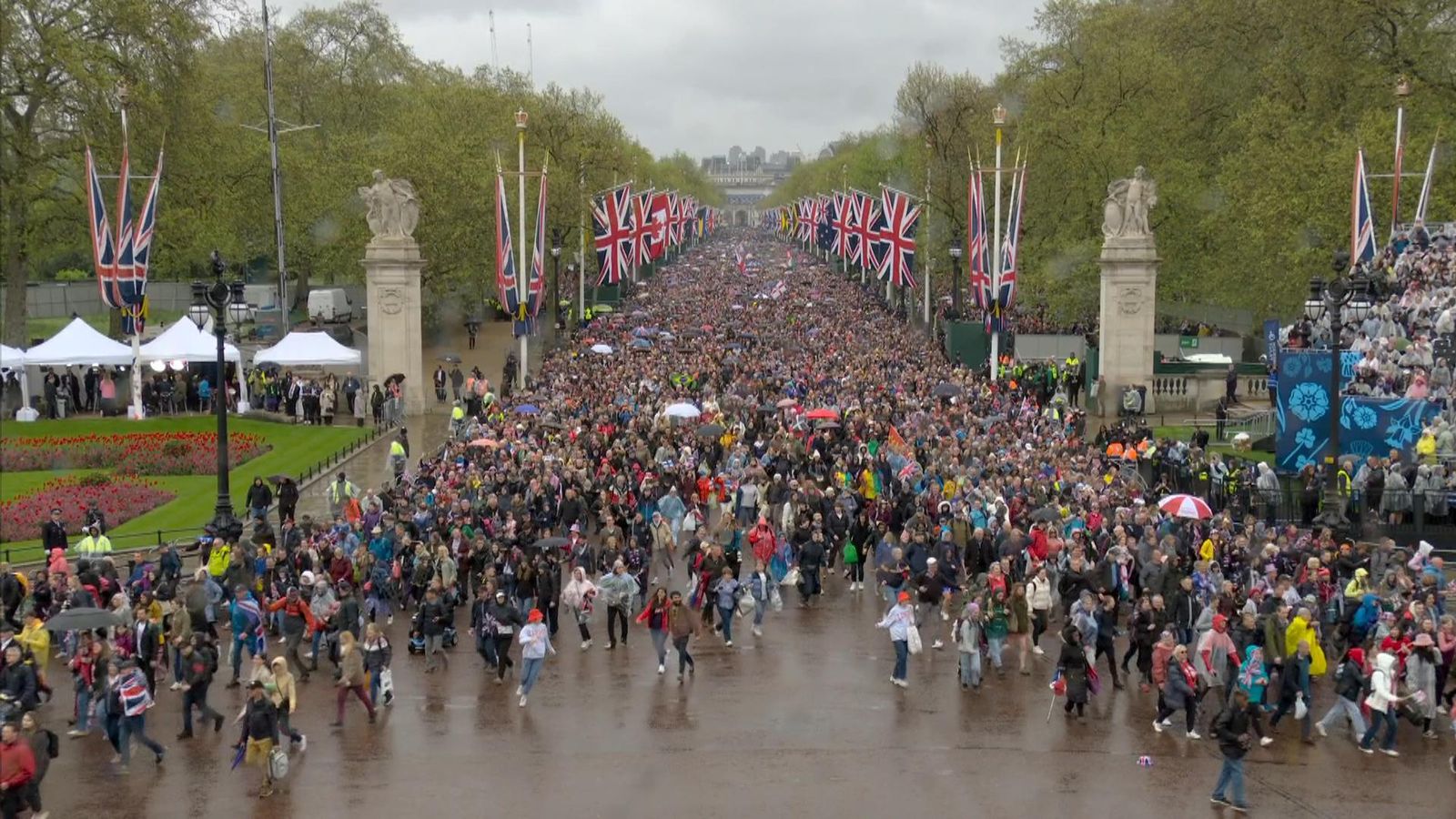 King s Coronation Public Sprint For Spot In Front Of Buckingham Palace King s Coronation Public Sprint For Spot In Front Of Buckingham Palace