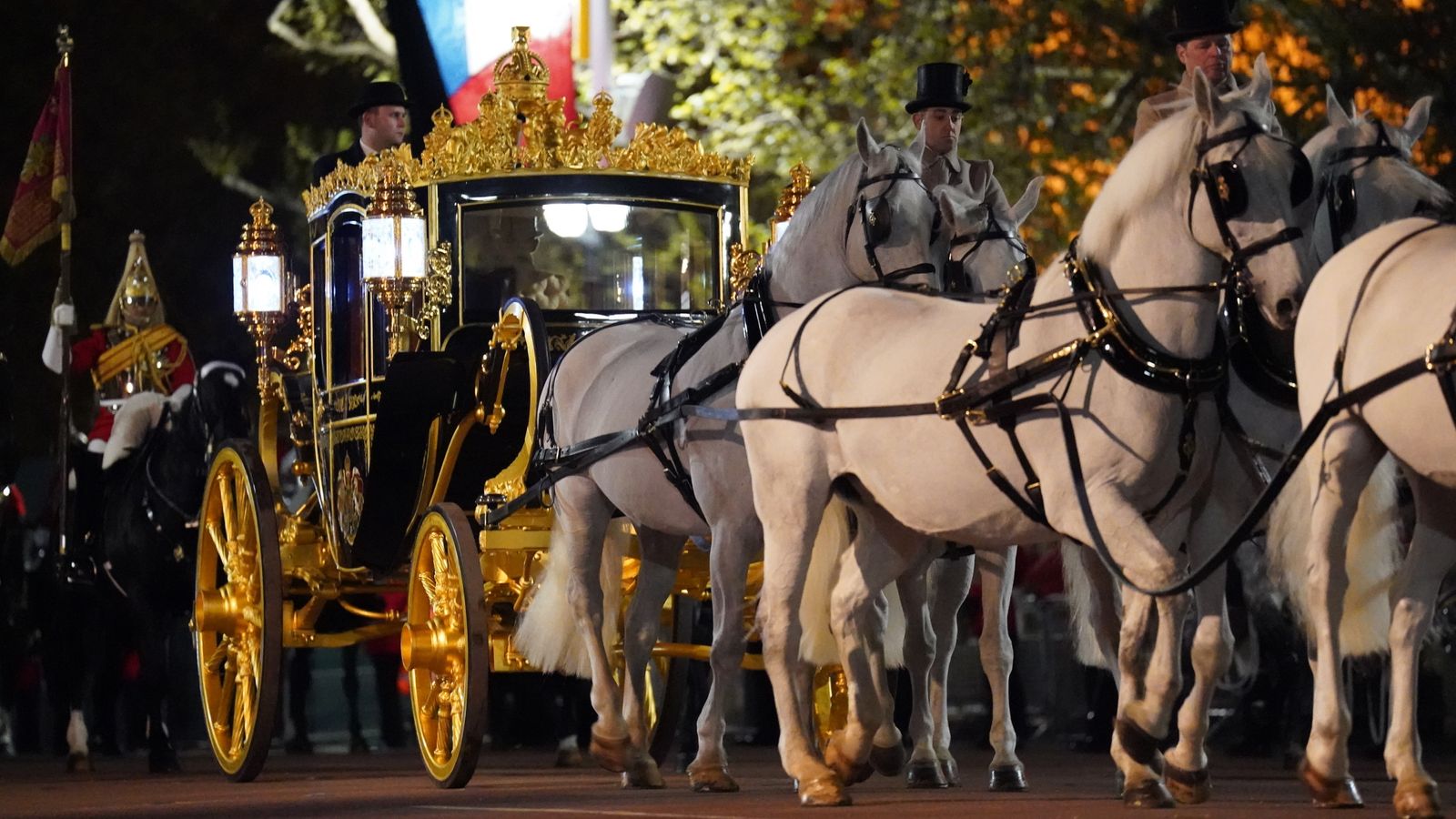 Early morning coronation rehearsals feature drumming soldiers and state ...