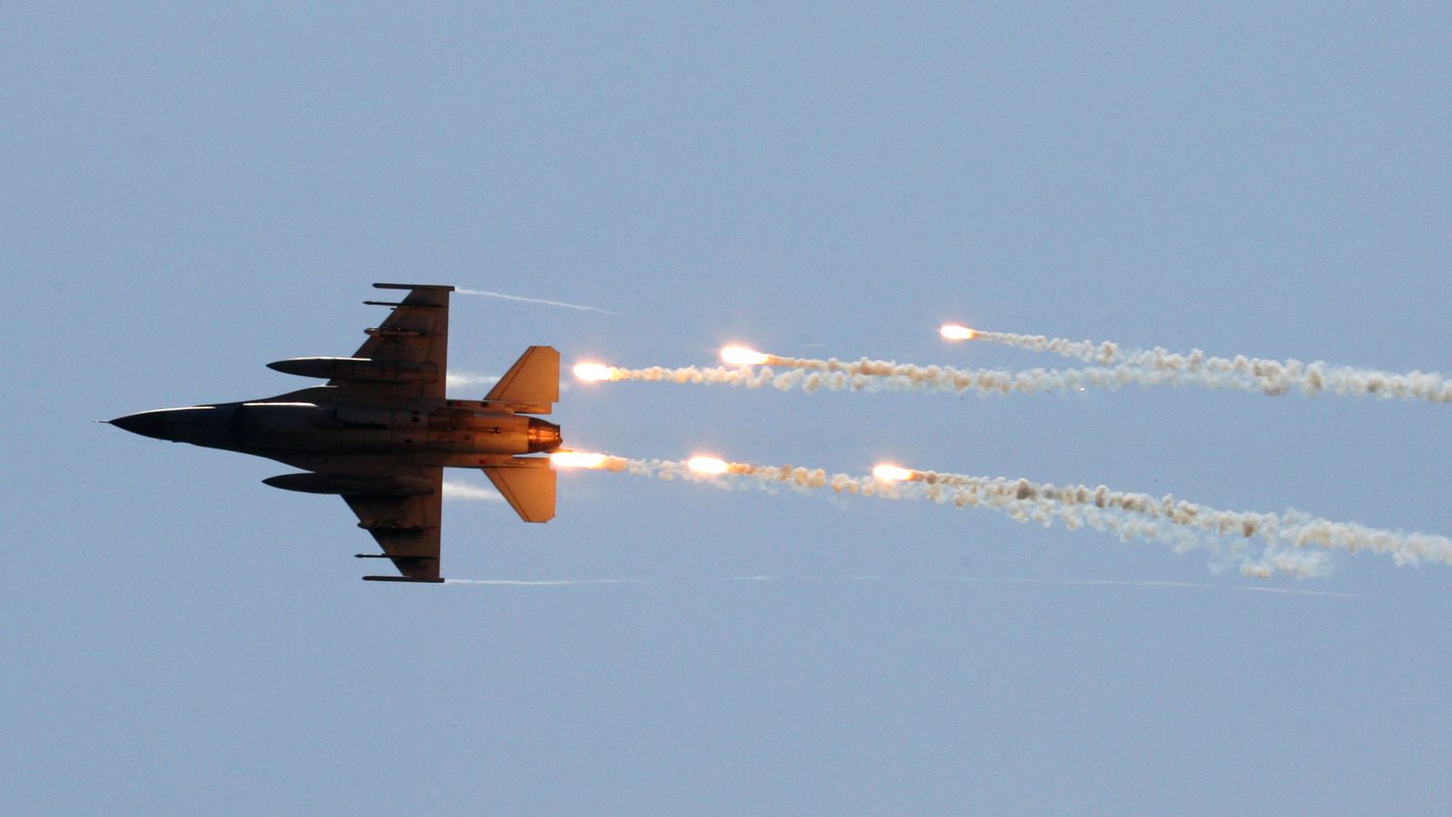 What is the F16 fighter jet, why does Ukraine want it - and how soon can it be delivered ...