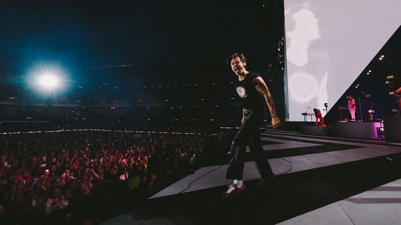 Harry Styles breaks record for highest-selling Scottish stadium gig ...
