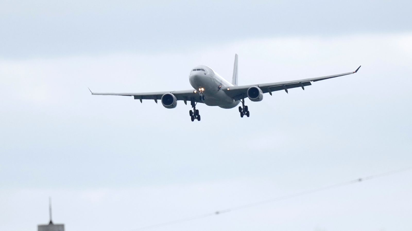 G7 summit: Plane believed to be carrying Ukraine's Volodymyr Zelenskyy ...