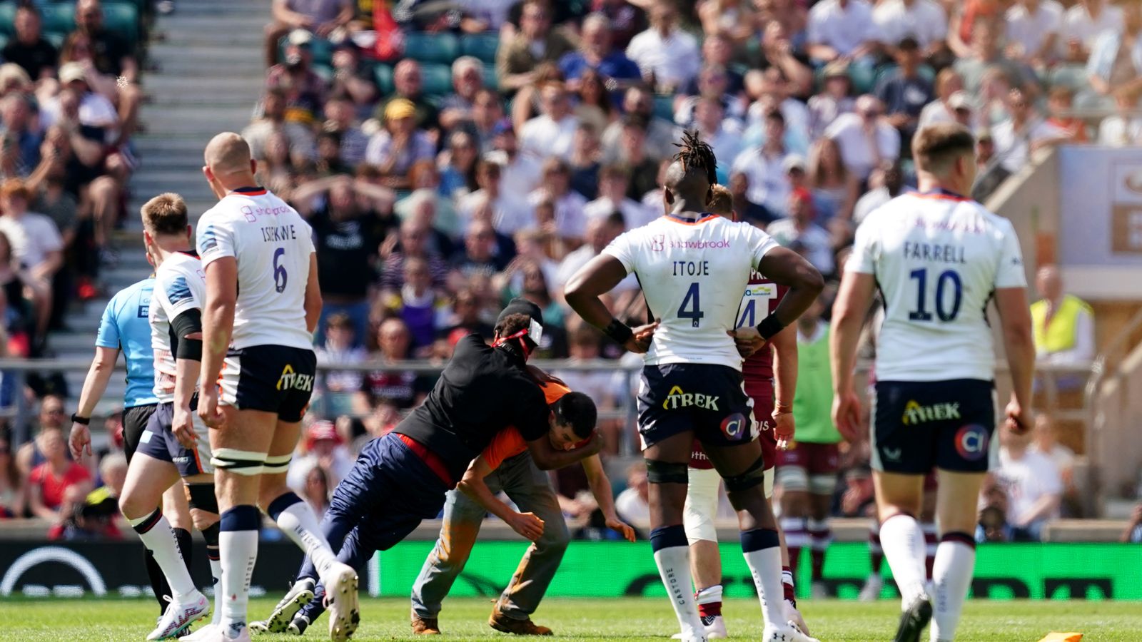 Just Stop Oil protesters invade pitch and throw orange powder at ...