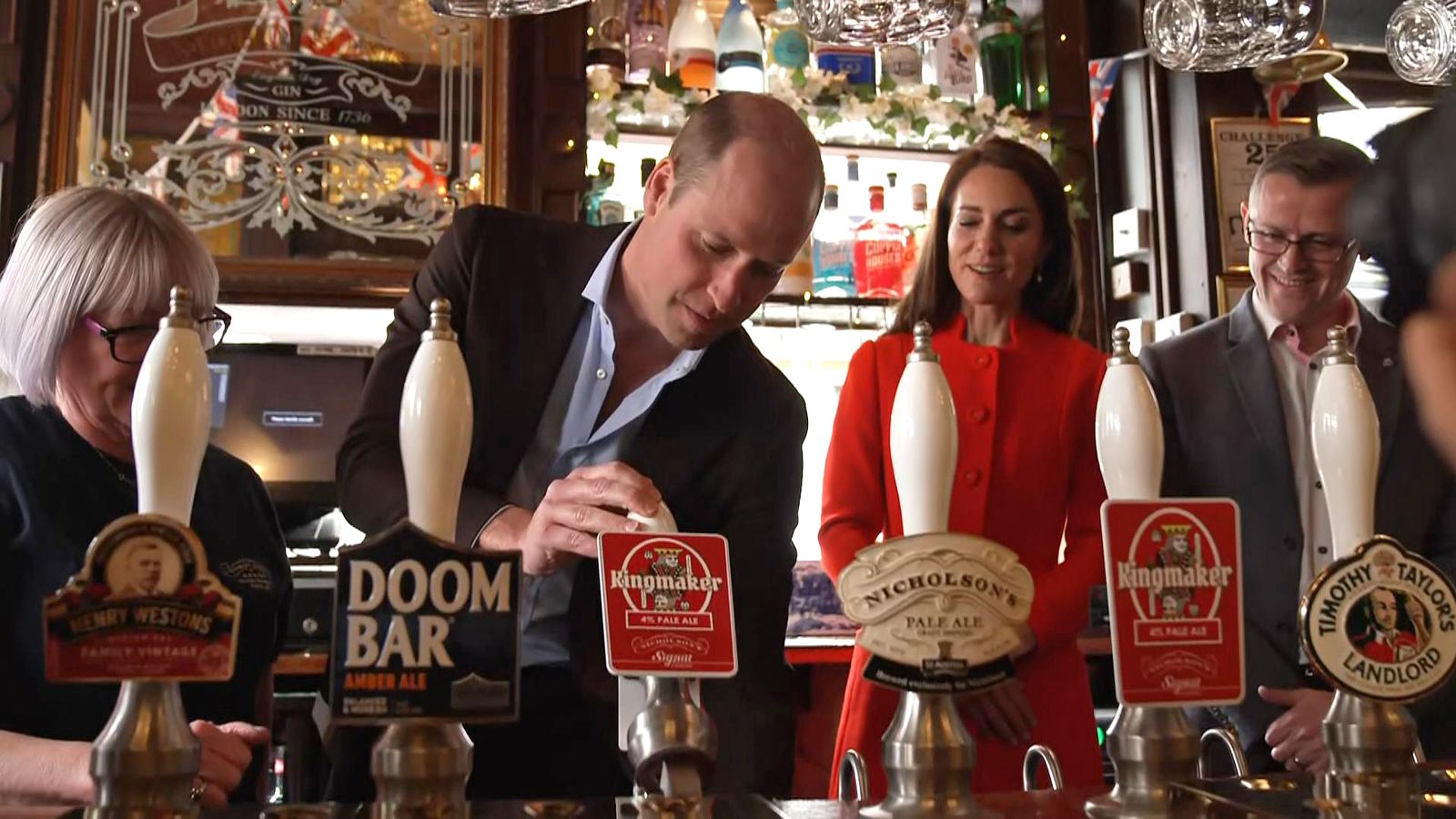 King's Coronation: William and Kate head to the pub | News UK Video ...