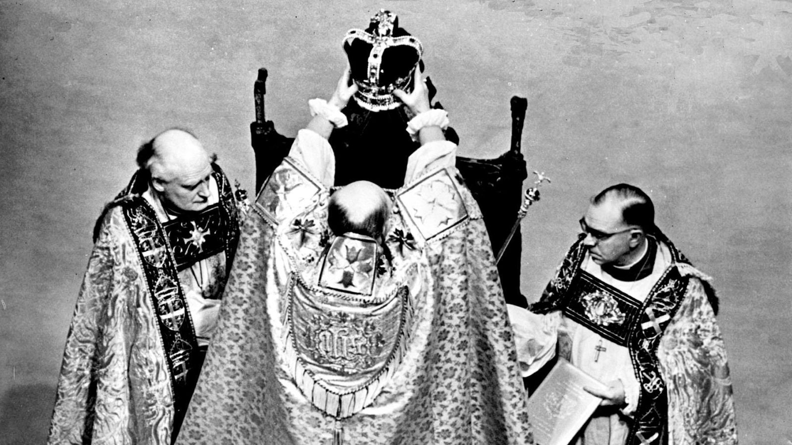 King's coronation: Moments that mirrored Queen Elizabeth II's ceremony ...