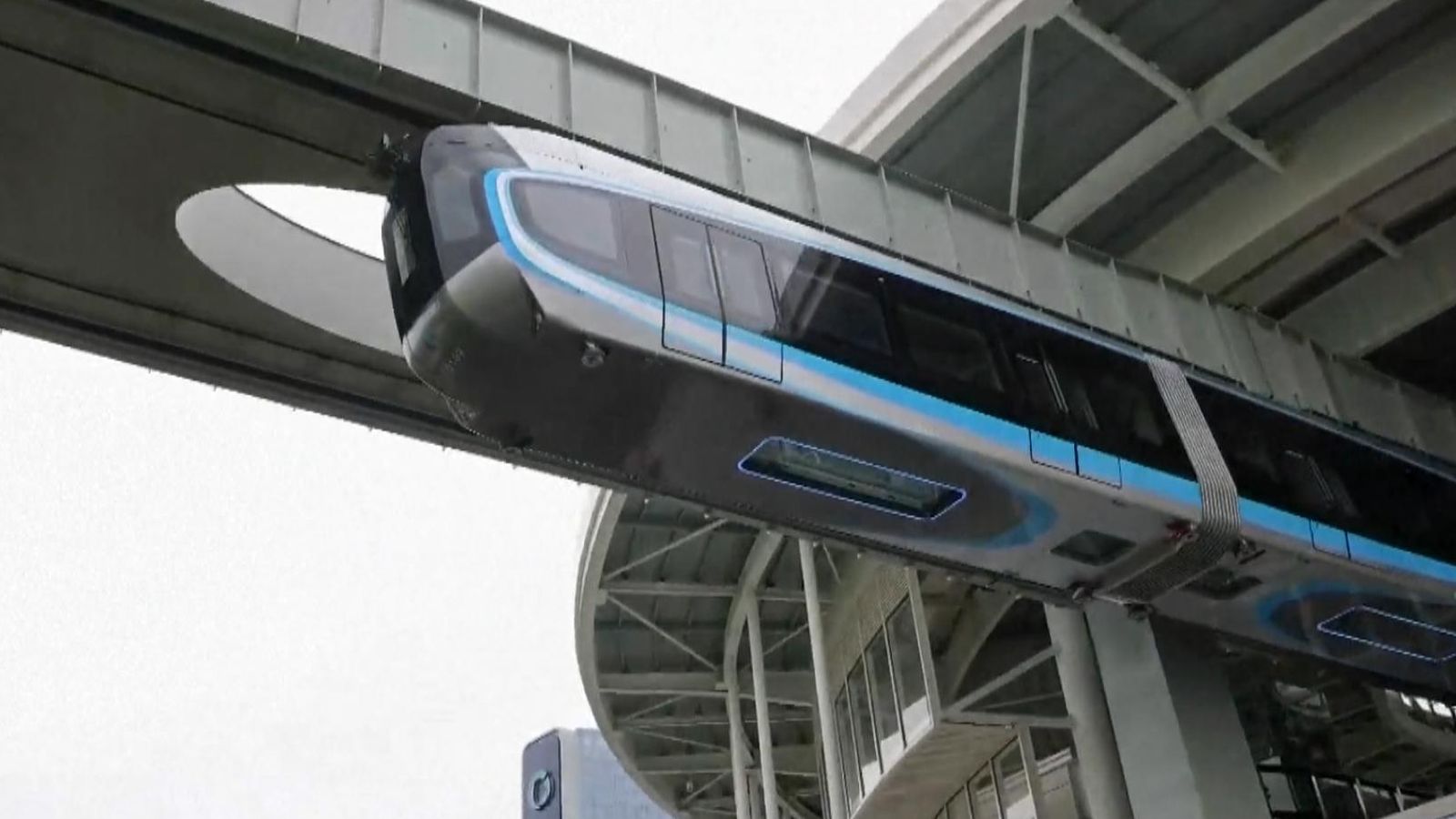 Suspended glass-bottomed train tested in Wuhan, China | Science ...