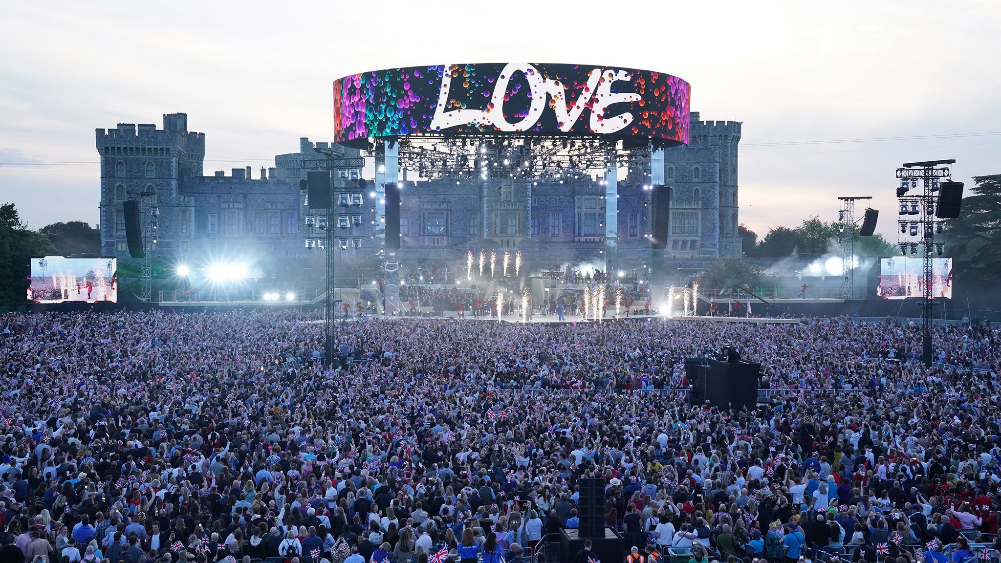 Lionel Richie, Take That and Katy Perry star at King's coronation ...