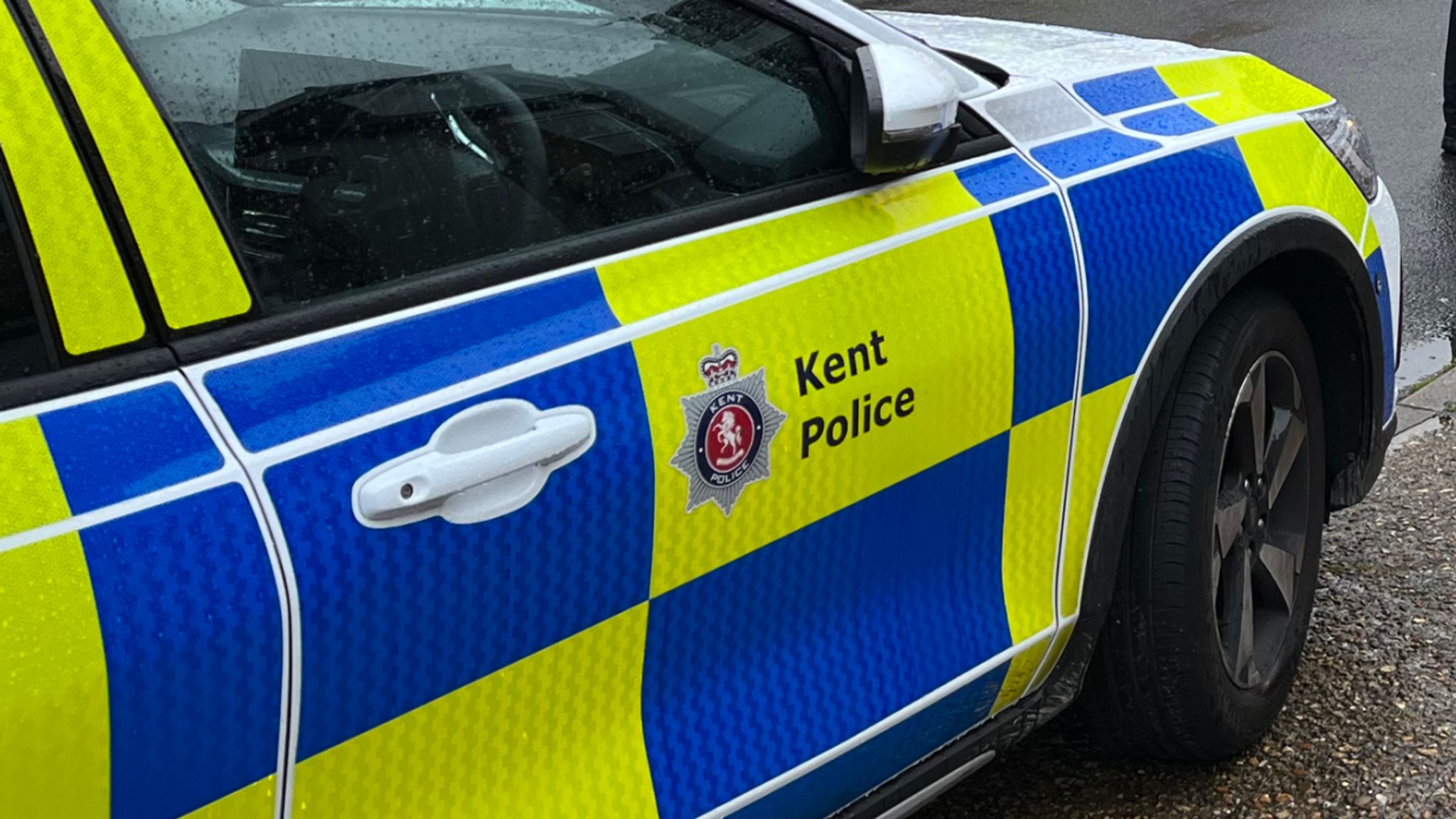 Woman, 36, dies after 'hostage' situation in Kent as police treat ...