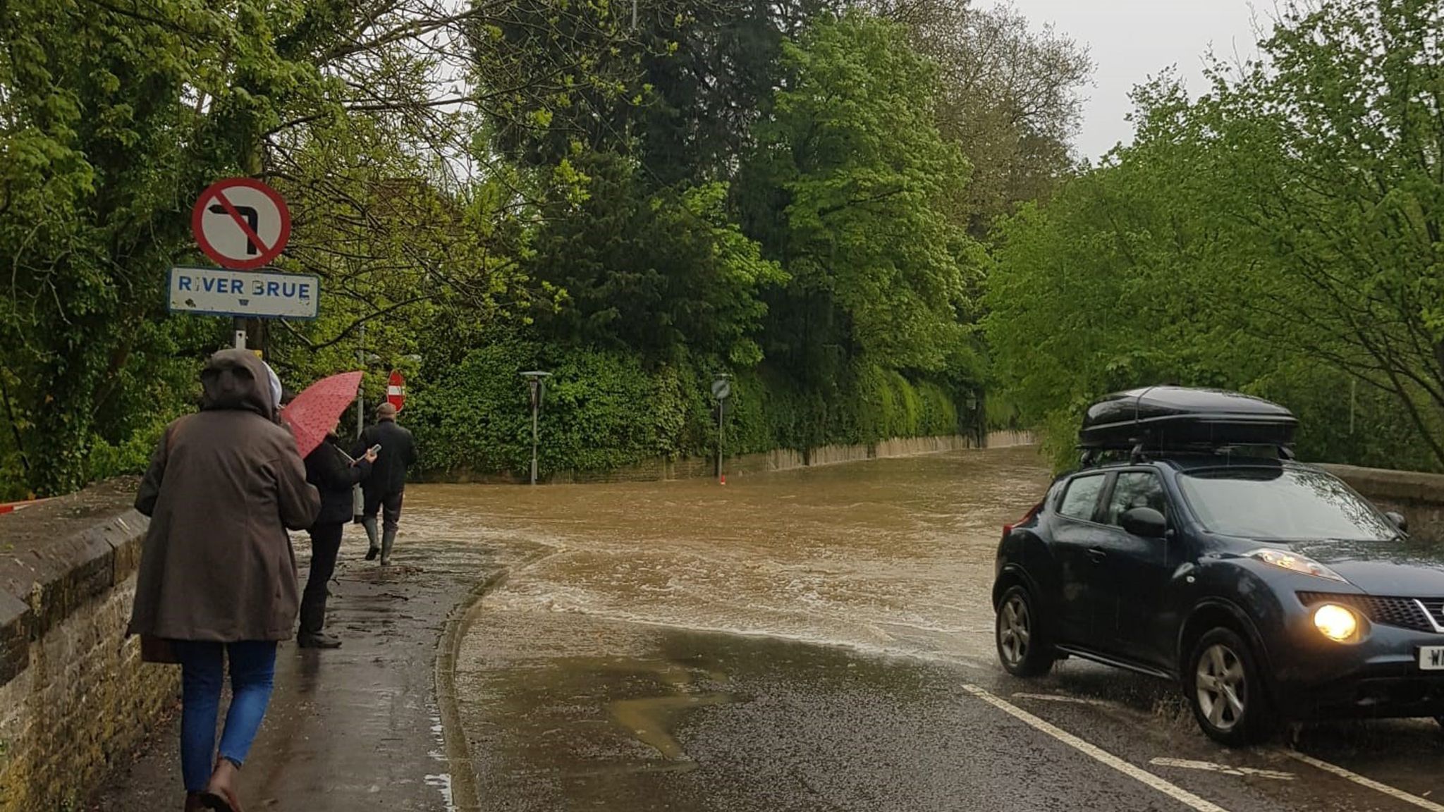 UK weather: Gardens and bridges flood in Somerset as 'insane' hail ...