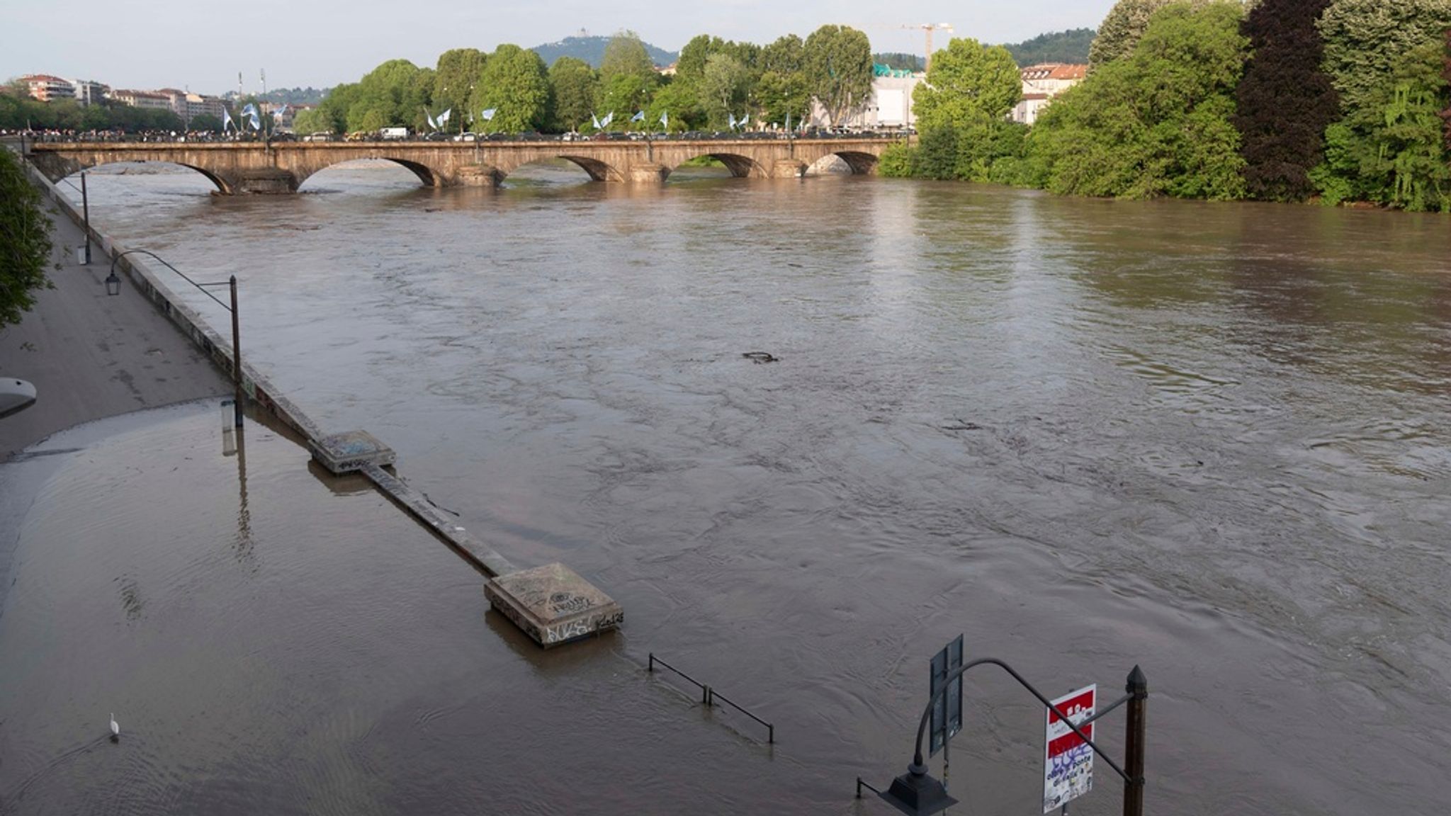 Italian PM Giorgia Meloni visits floods after 36,000 forced from their ...
