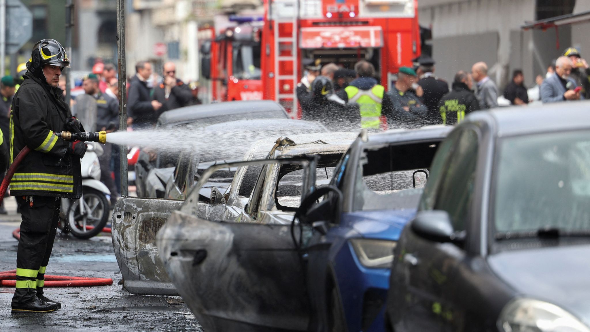 Explosion in centre of Milan leaves several vehicles on fire | Breaking ...