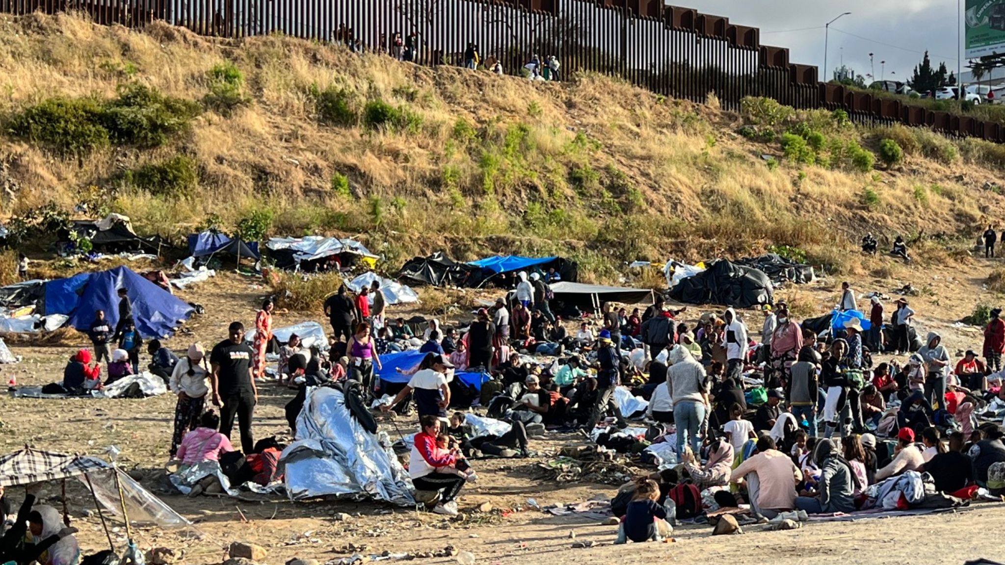 Thousands of migrants travel to US border as Title 42 restrictions come ...