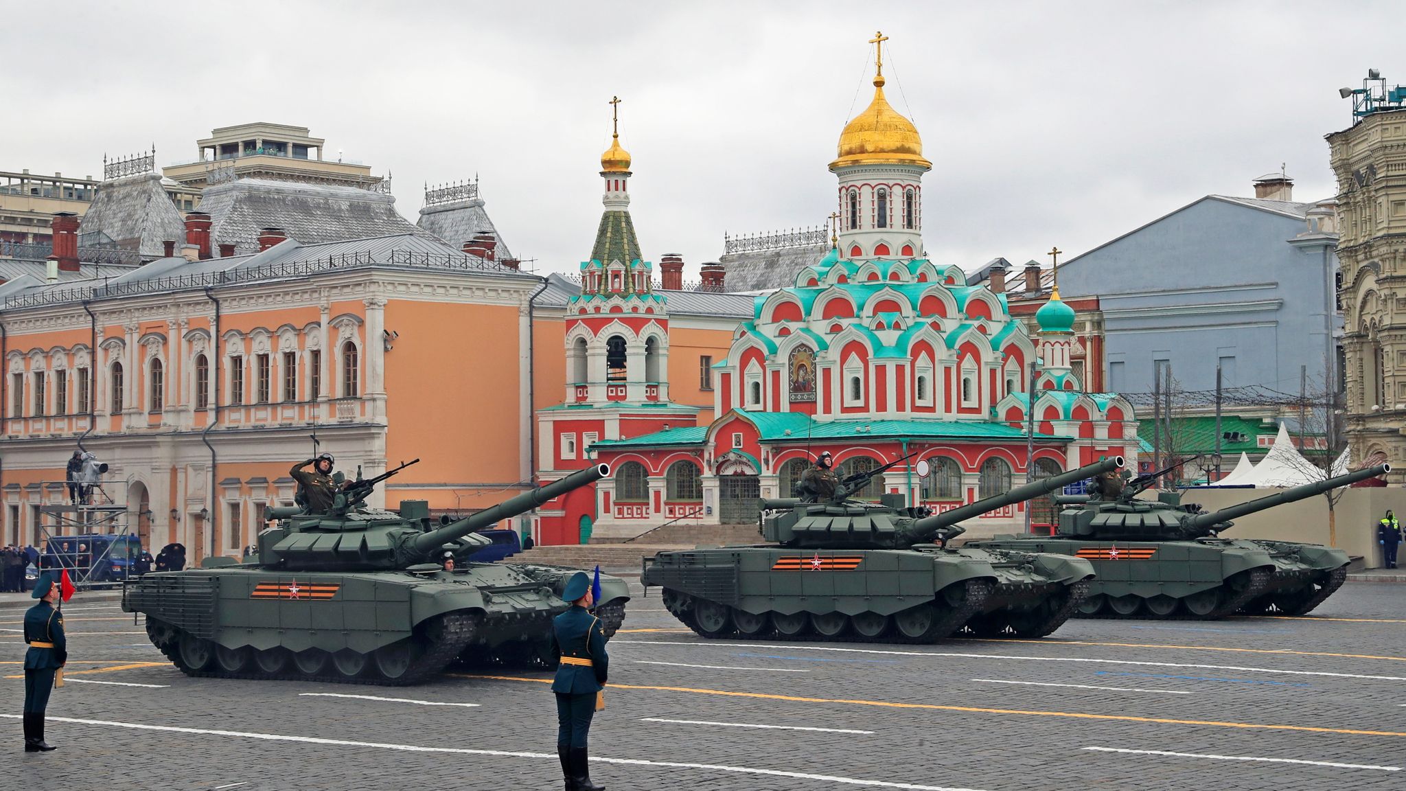 How does Russia's scaled-back 2023 Victory Day parade compare to ...