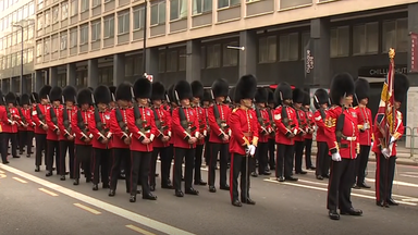 King swears the Coronation Oath after thousands of wellwishers clap and ...