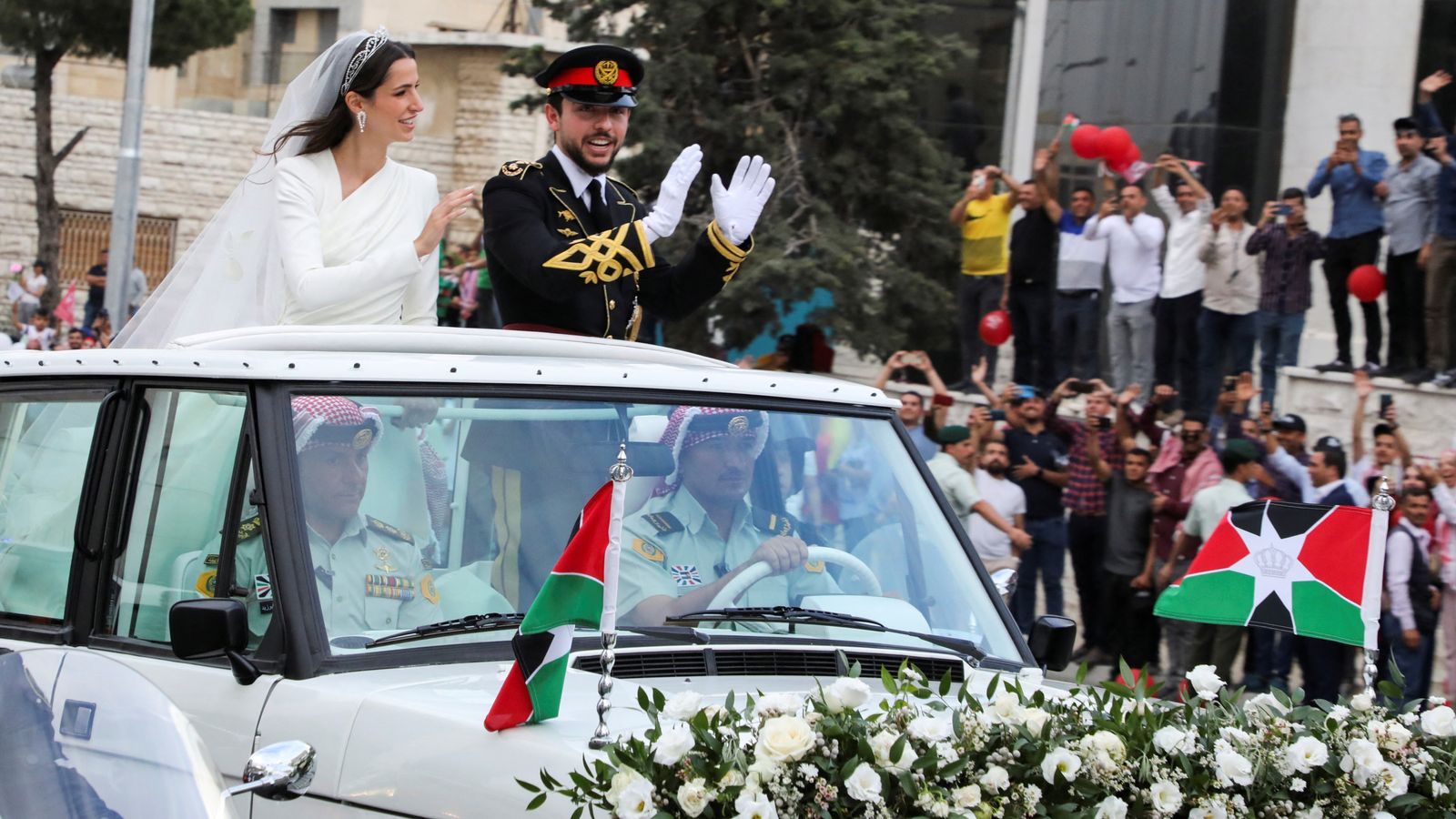Prince William and Kate surprise guests at Jordan royal wedding | UK ...