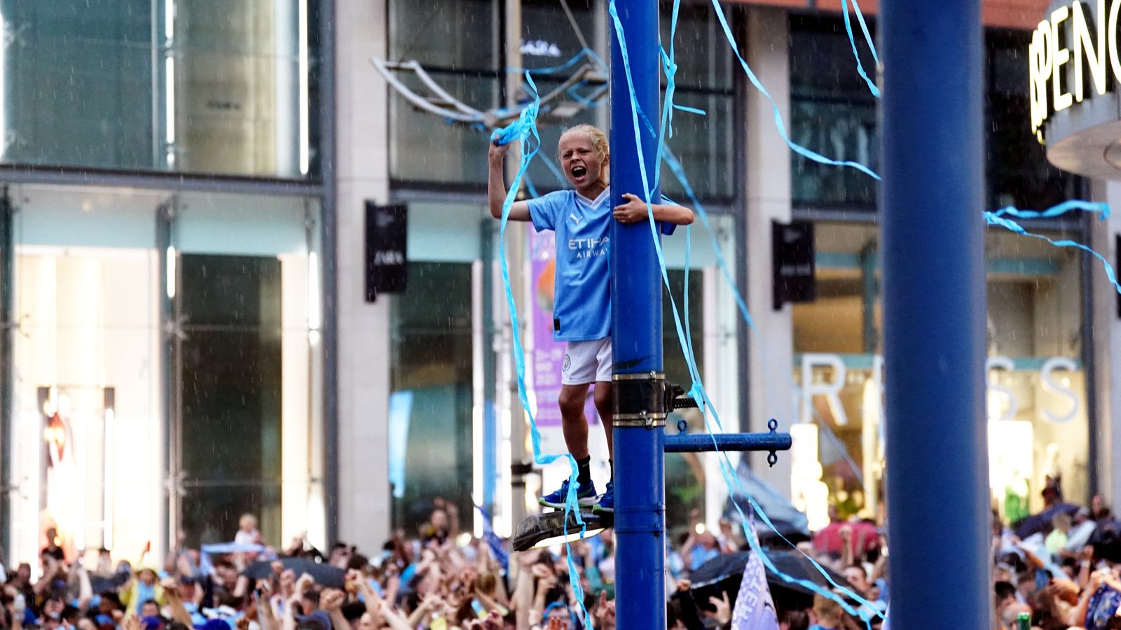 Manchester City: Thousands of fans watch team celebrate Treble with bus ...