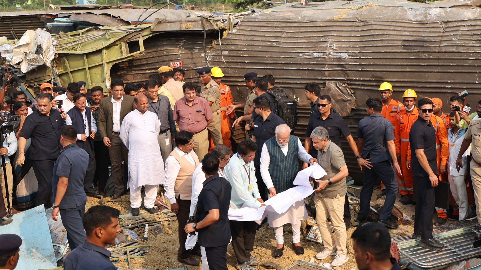 India train crash: At least 288 killed and hundreds injured in Odisha's ...