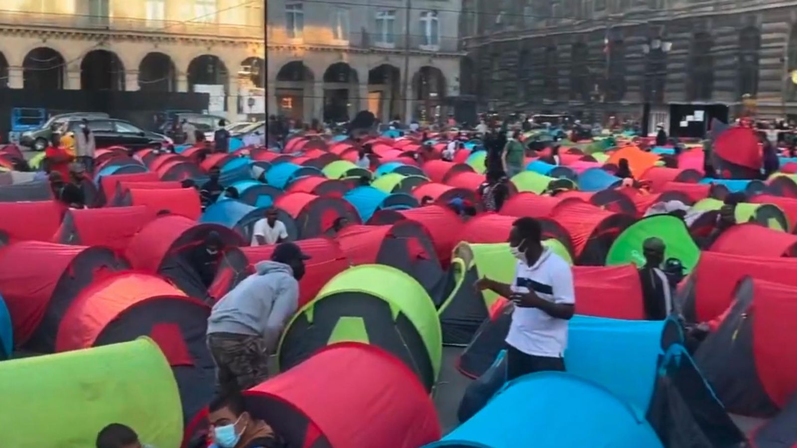 Police push migrant tent protest off Place du Palais square in Paris ...