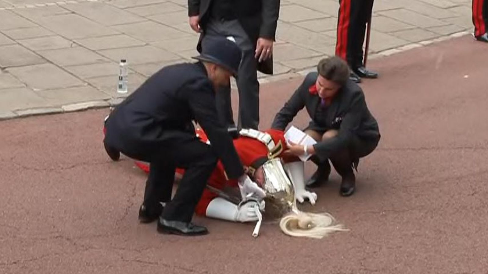 Soldier faints at Windsor Castle ahead of Royal Family's arrival at ...