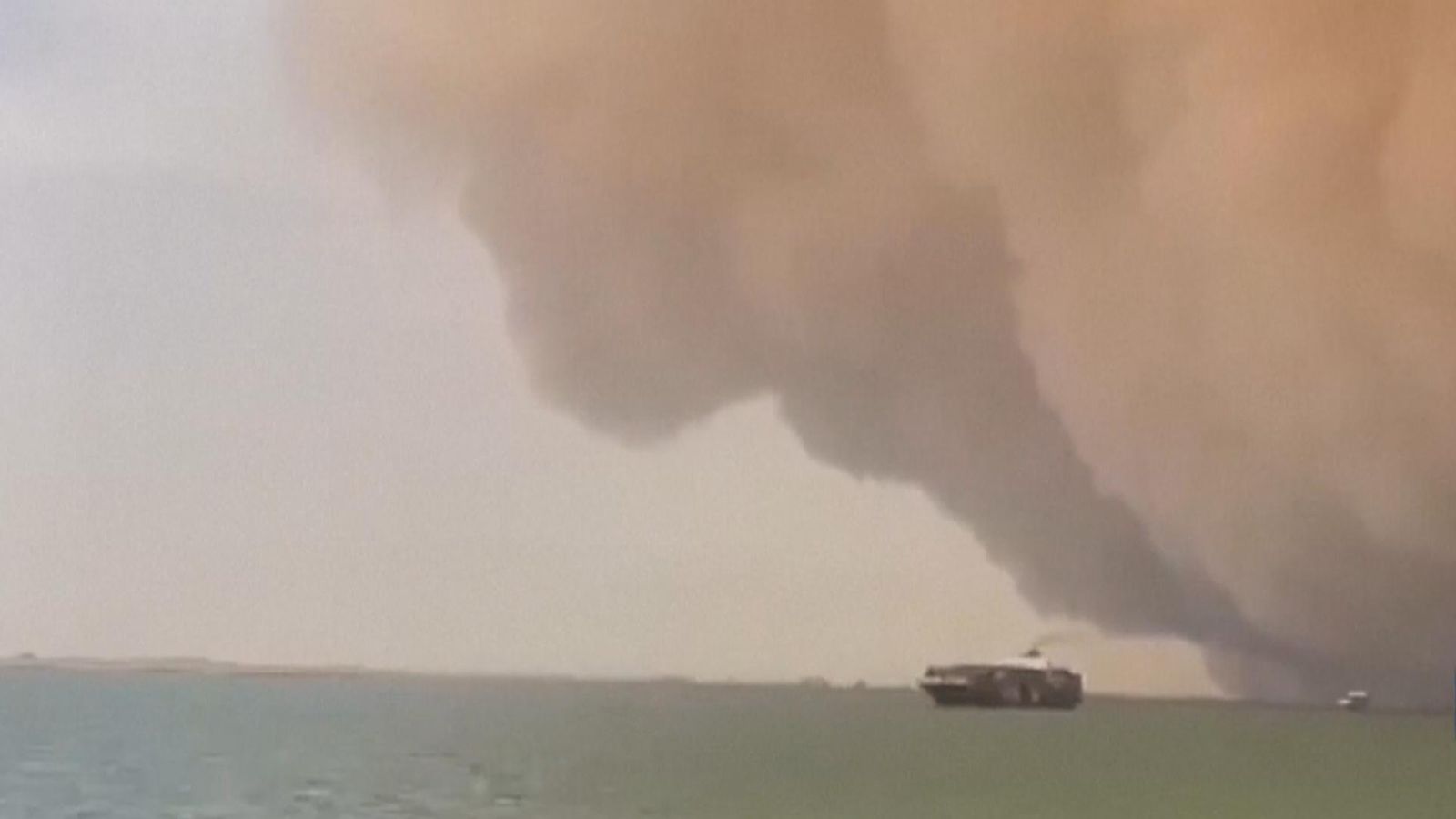 Large Sandstorm Blows Over Suez Canal News Uk Video News Sky News