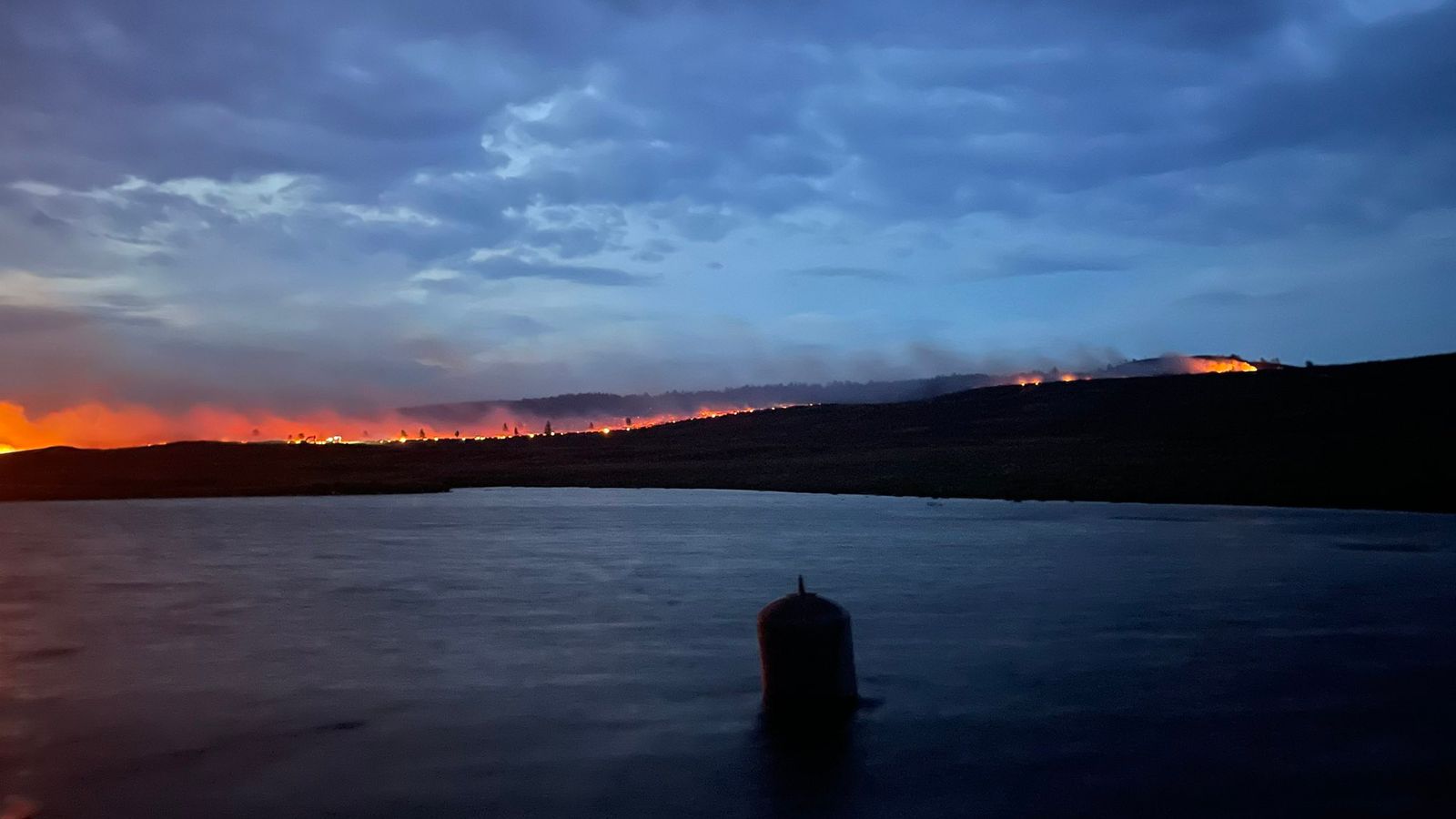 Daviot: Firefighters tackling 'mile long' wildfire near Inverness | UK ...