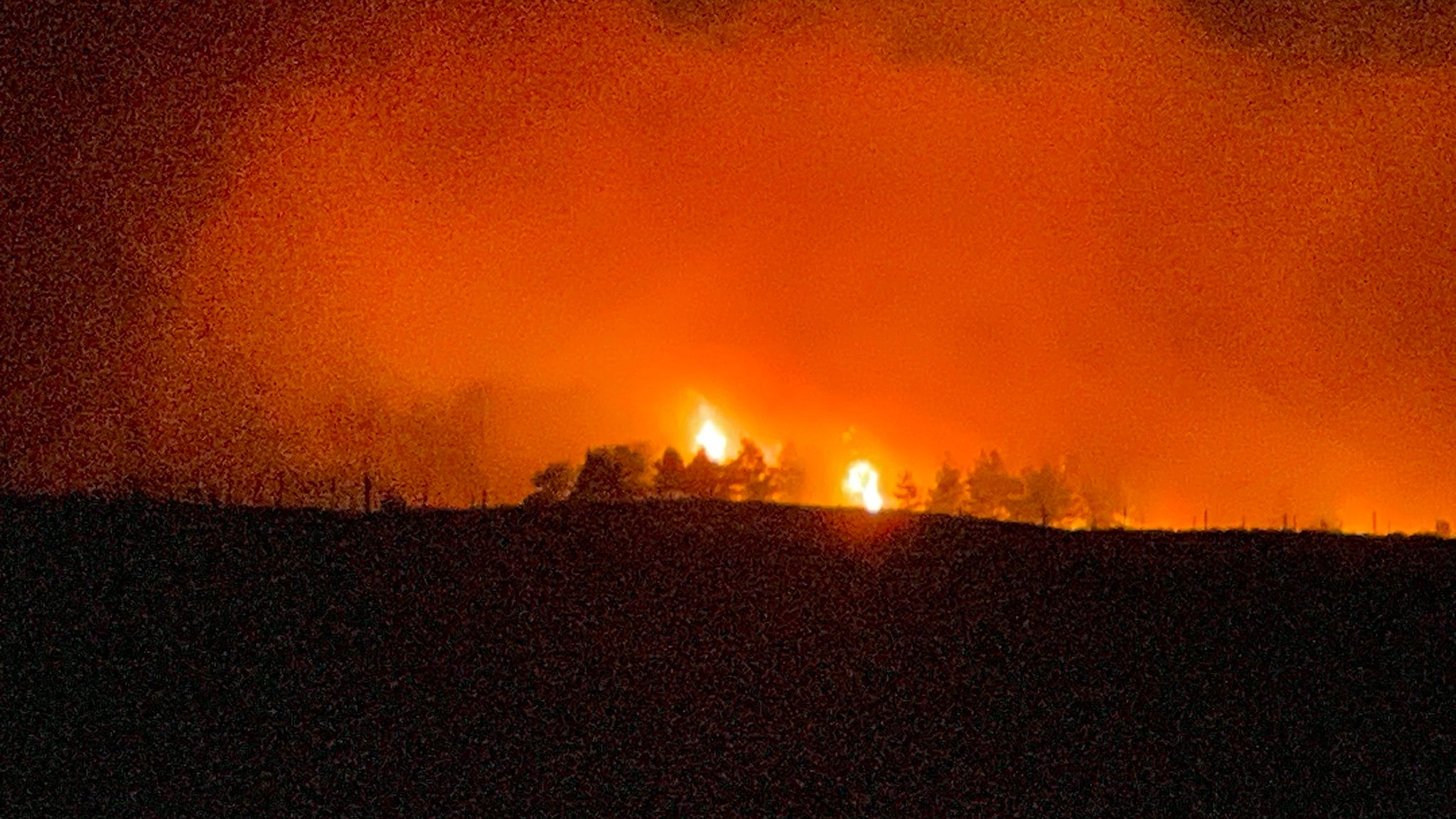 Daviot: Firefighters tackling 'mile long' wildfire near Inverness | UK ...