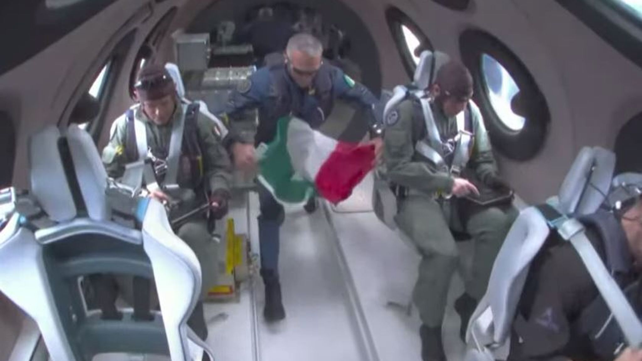 Virgin Galactic completes its first commercial flight into space ...