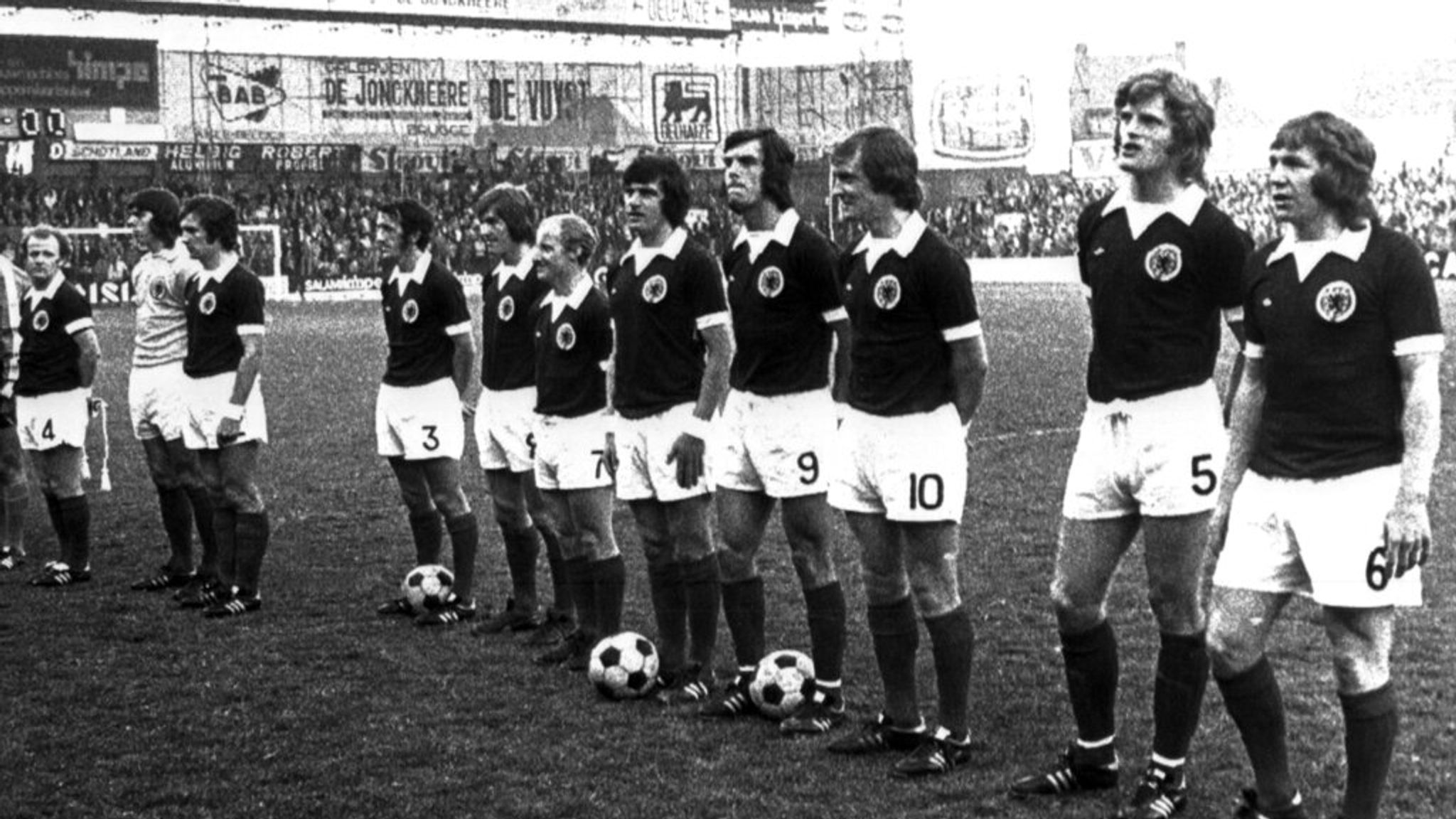 Ex-Man United star said heading ball 'hasn't helped' following dementia ...