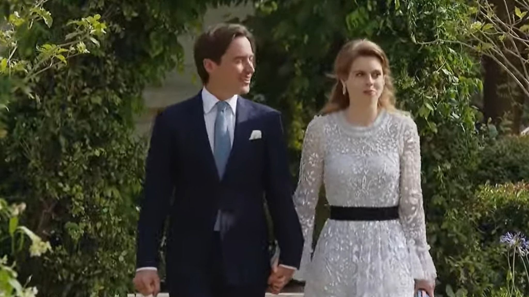 Prince William and Kate surprise guests at Jordan royal wedding | UK ...