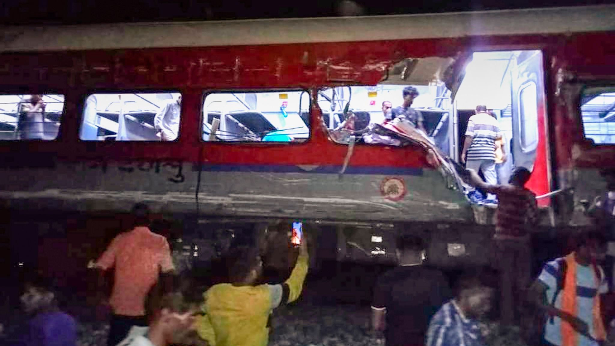 India train crash: At least 280 killed and hundreds injured in Odisha's ...