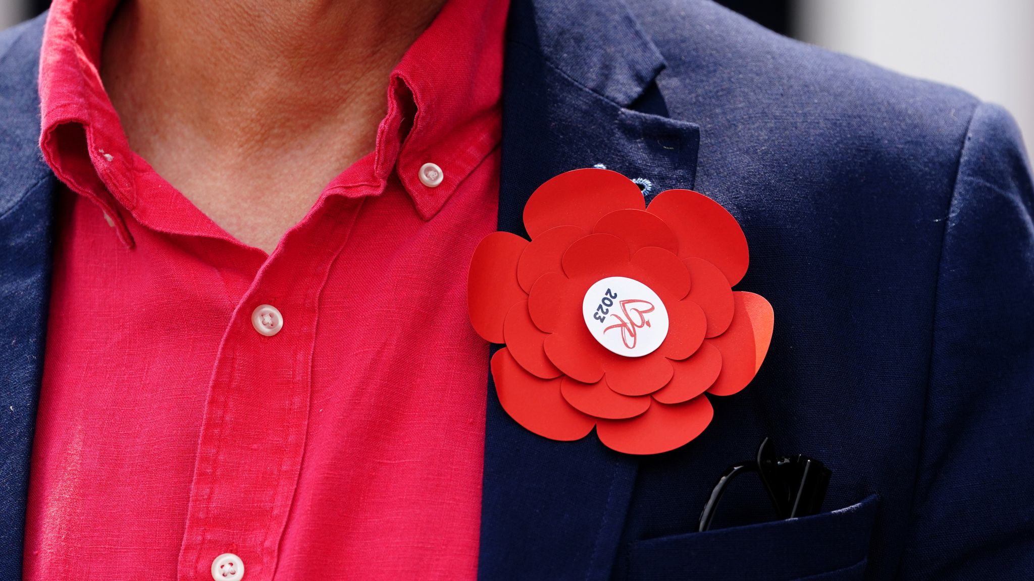 England cricketers wear 'Red for Ruth' as Sir Andrew Strauss's late ...
