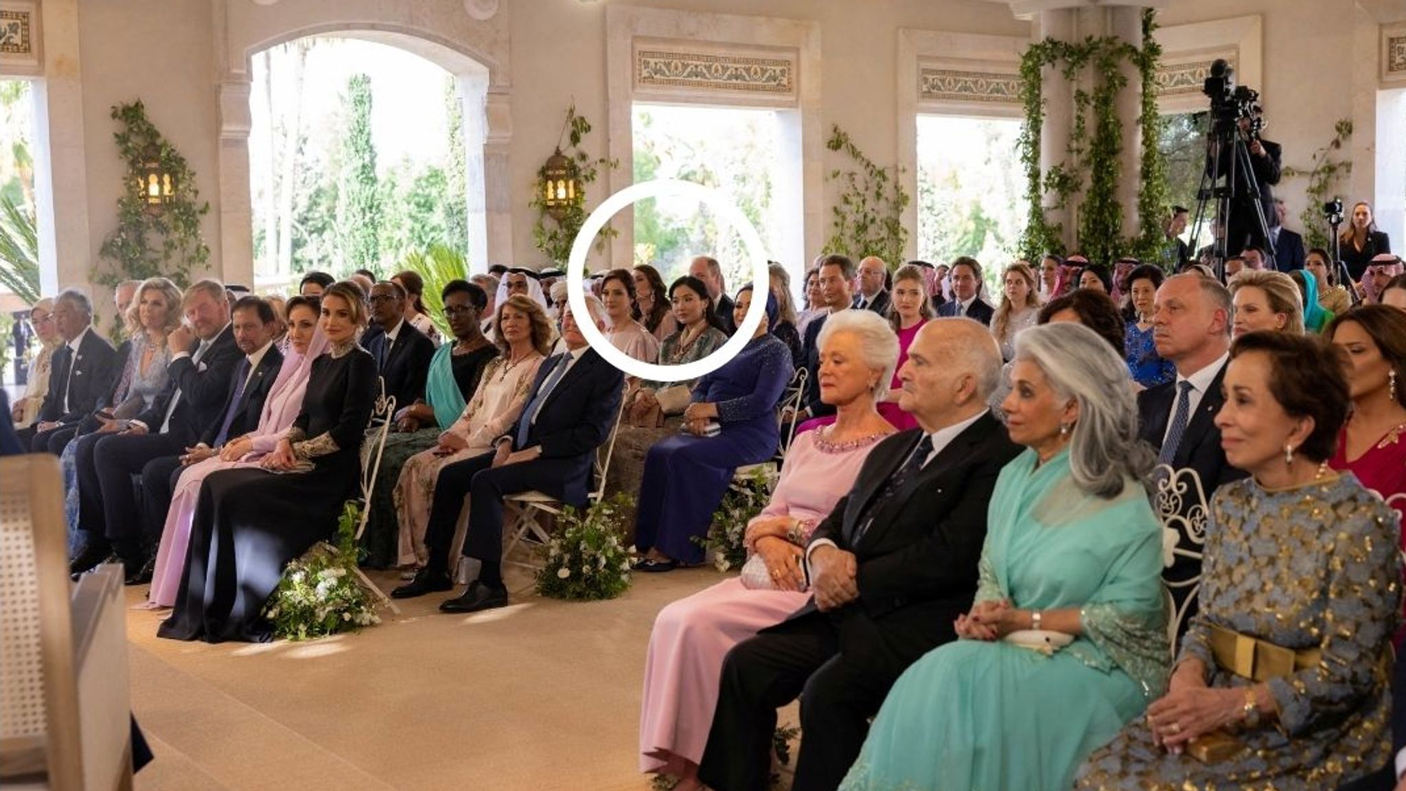 Prince William and Kate surprise guests at Jordan royal wedding | UK ...