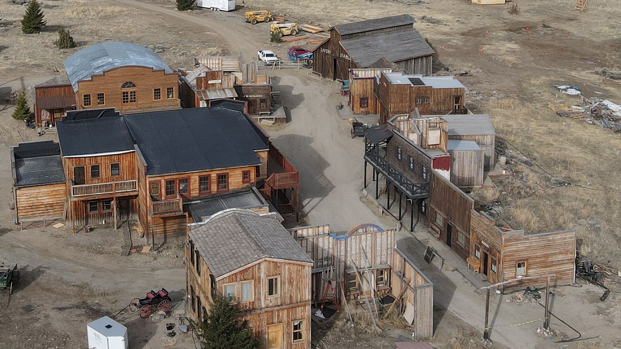 Weapons expert 'likely hungover' on set when Alec Baldwin shot dead ...