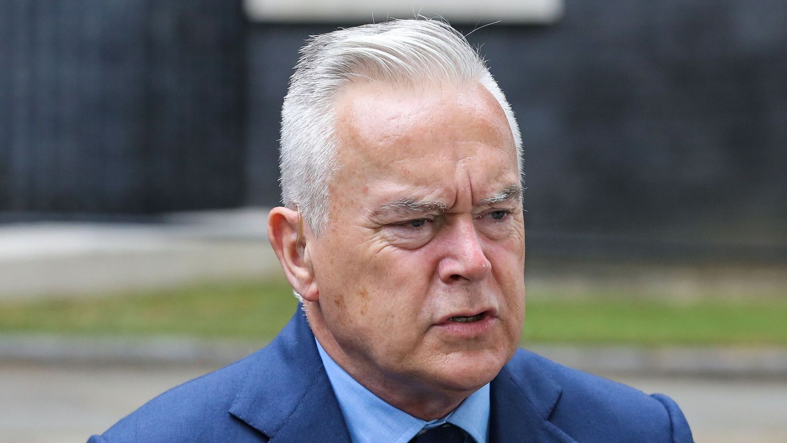 Huw Edwards: The Sun says it has dossier of 'serious' claims but has ...