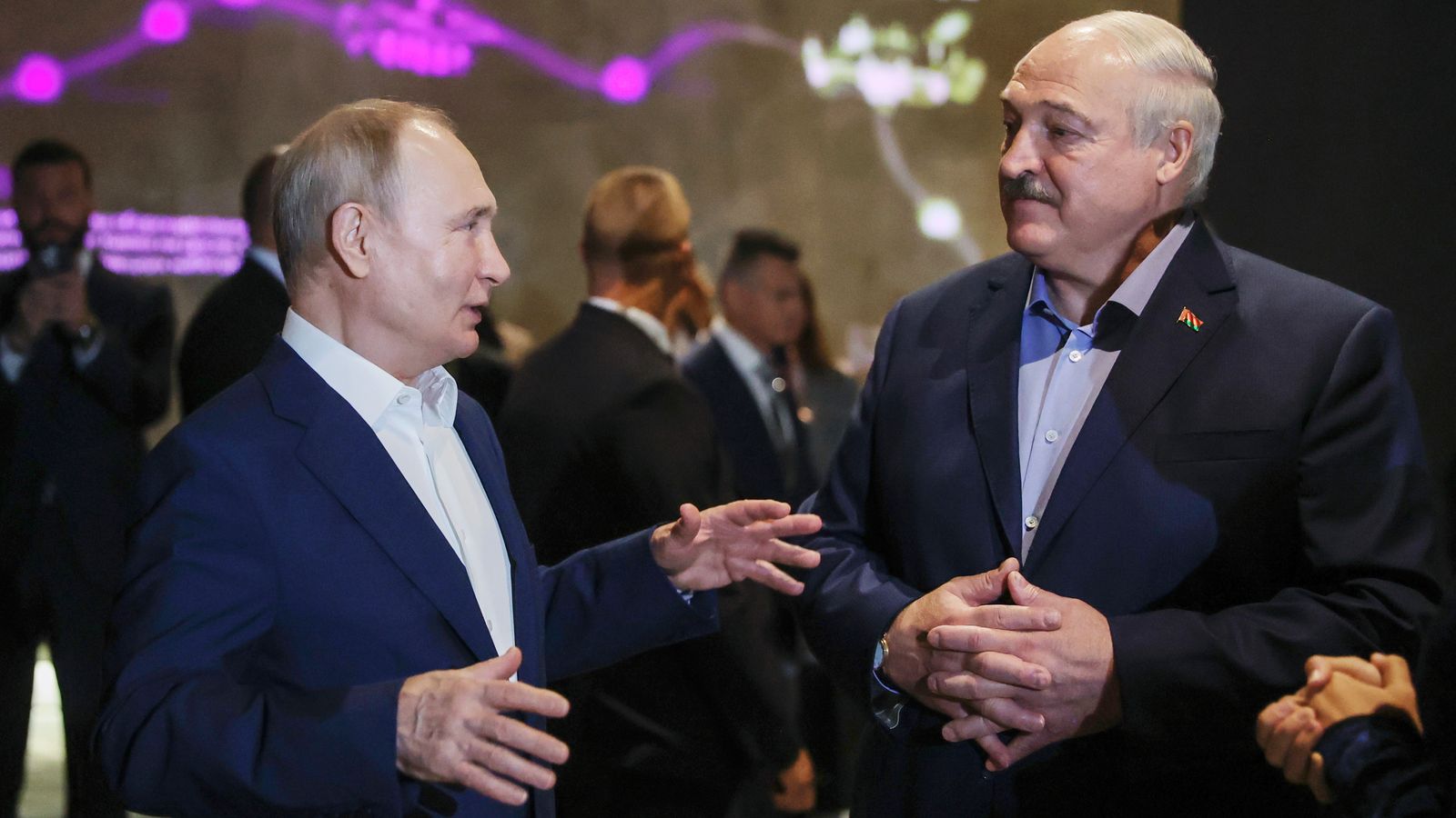 Vladimir Putin and Alexander Lukashenko meet for talks in St Petersburg ...
