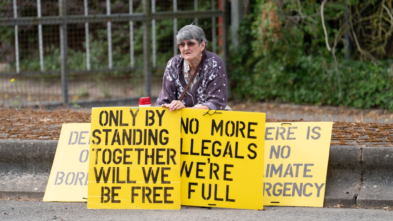 Asylum seekers told how to be 'good neighbours' and not hang around ...