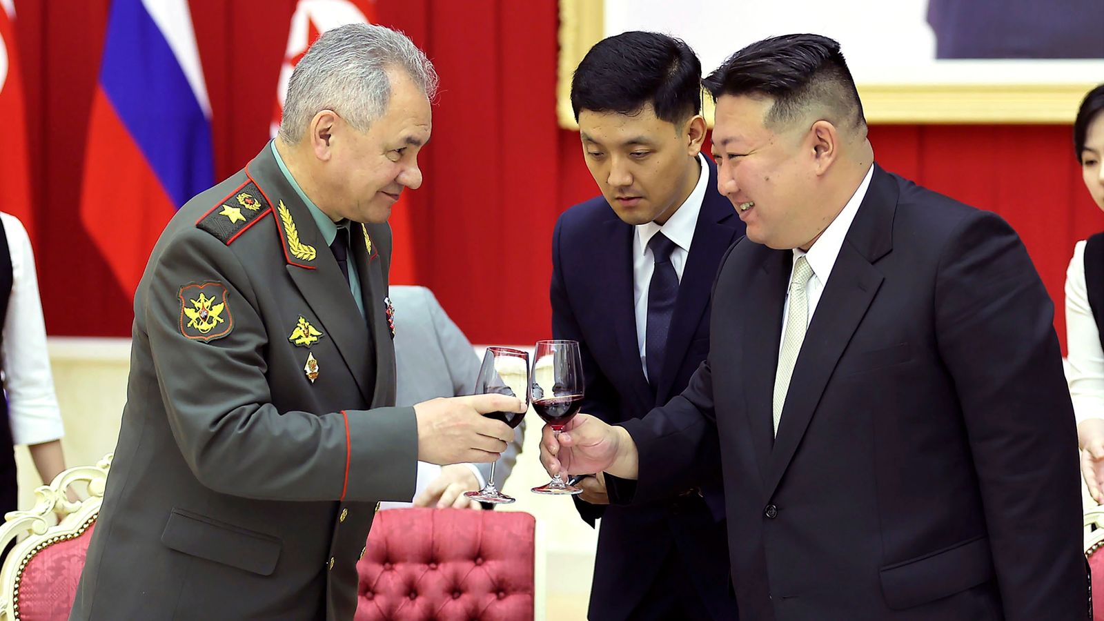 Kim Jong Un looks set to meet Vladimir Putin as Russia tries to buy ...