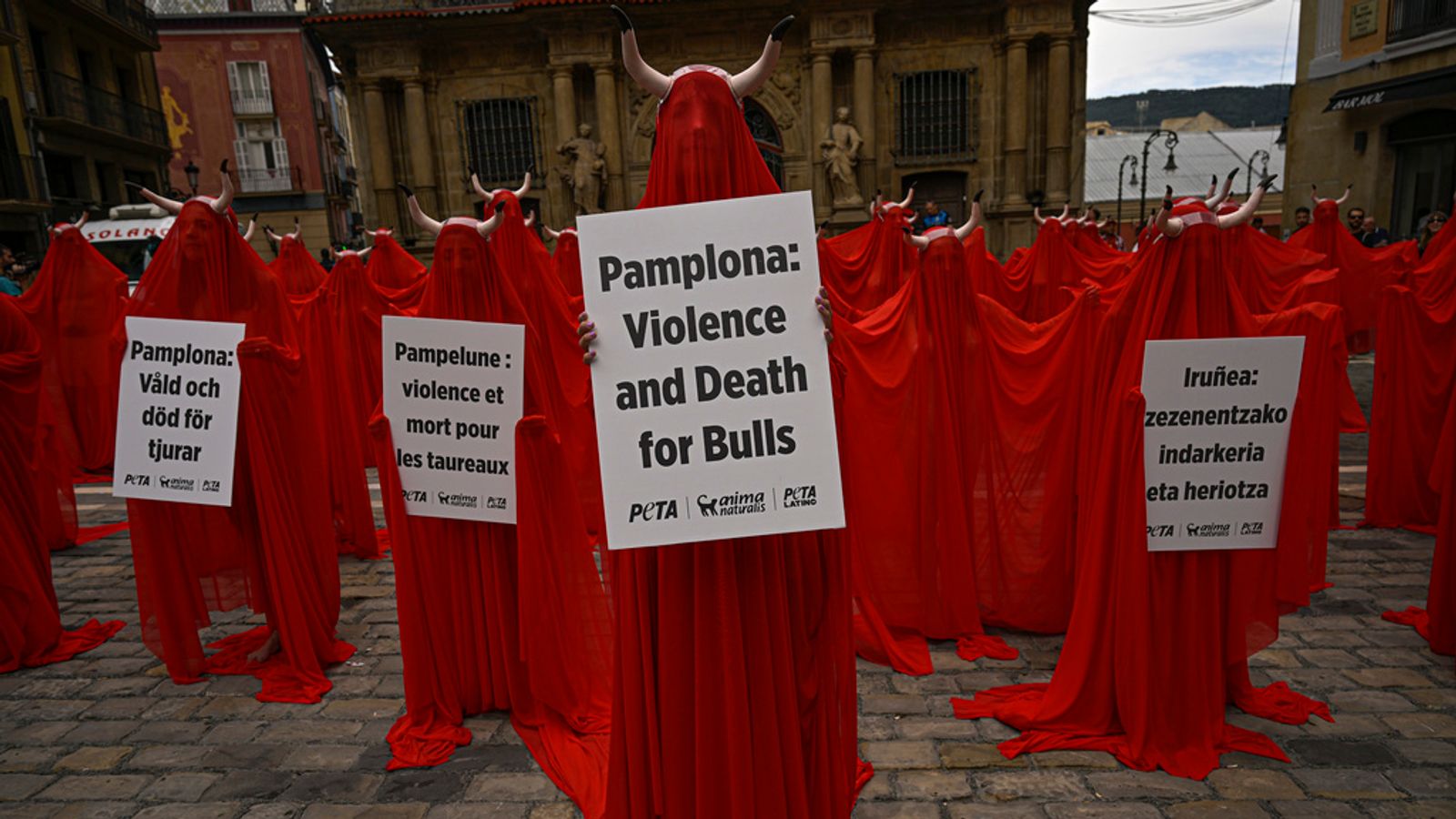 Several injured in Pamplona bull runs on annual festival's fourth day ...