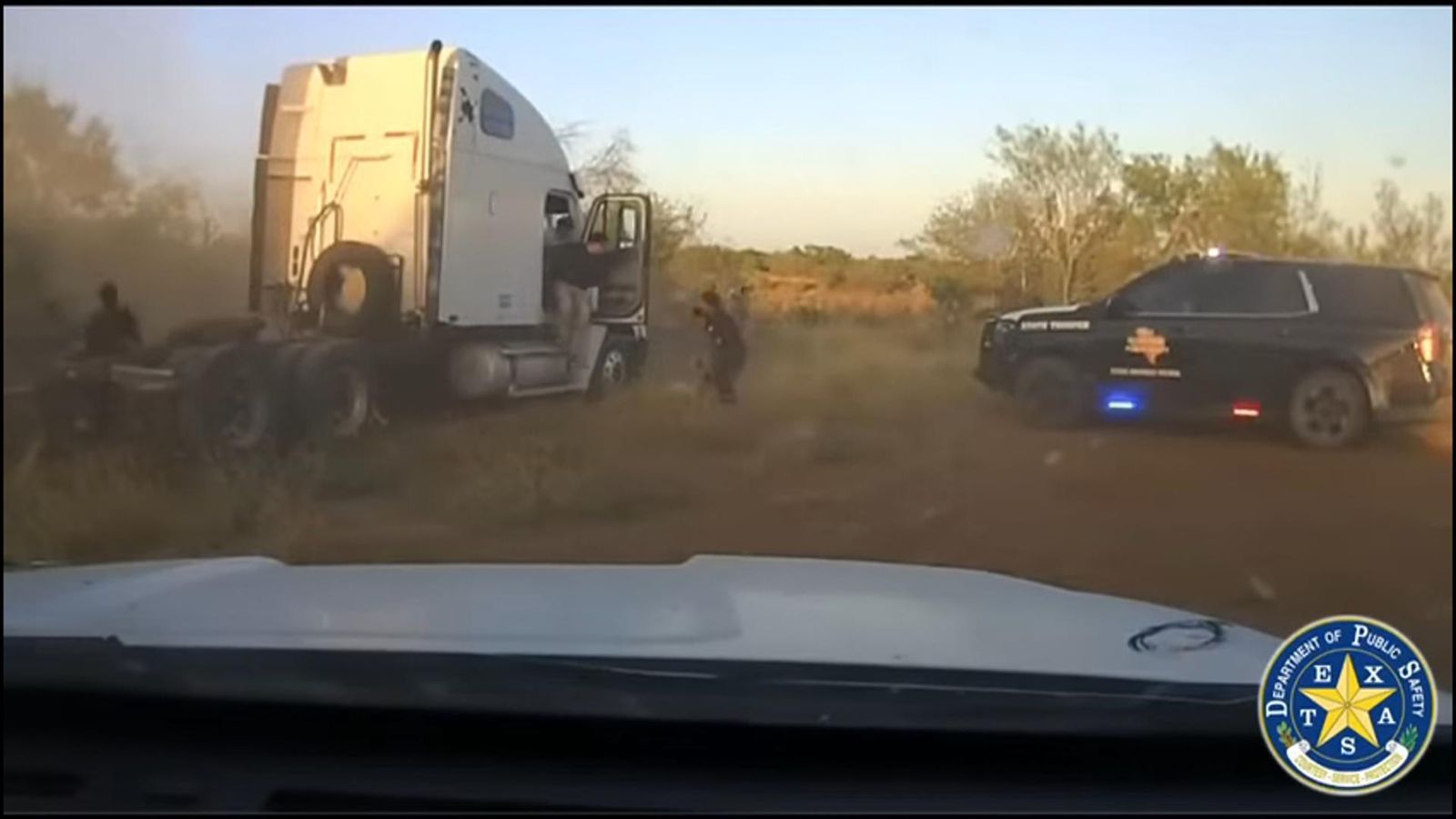 US: Texas state troopers pursue people smuggler in high-speed vehicle ...