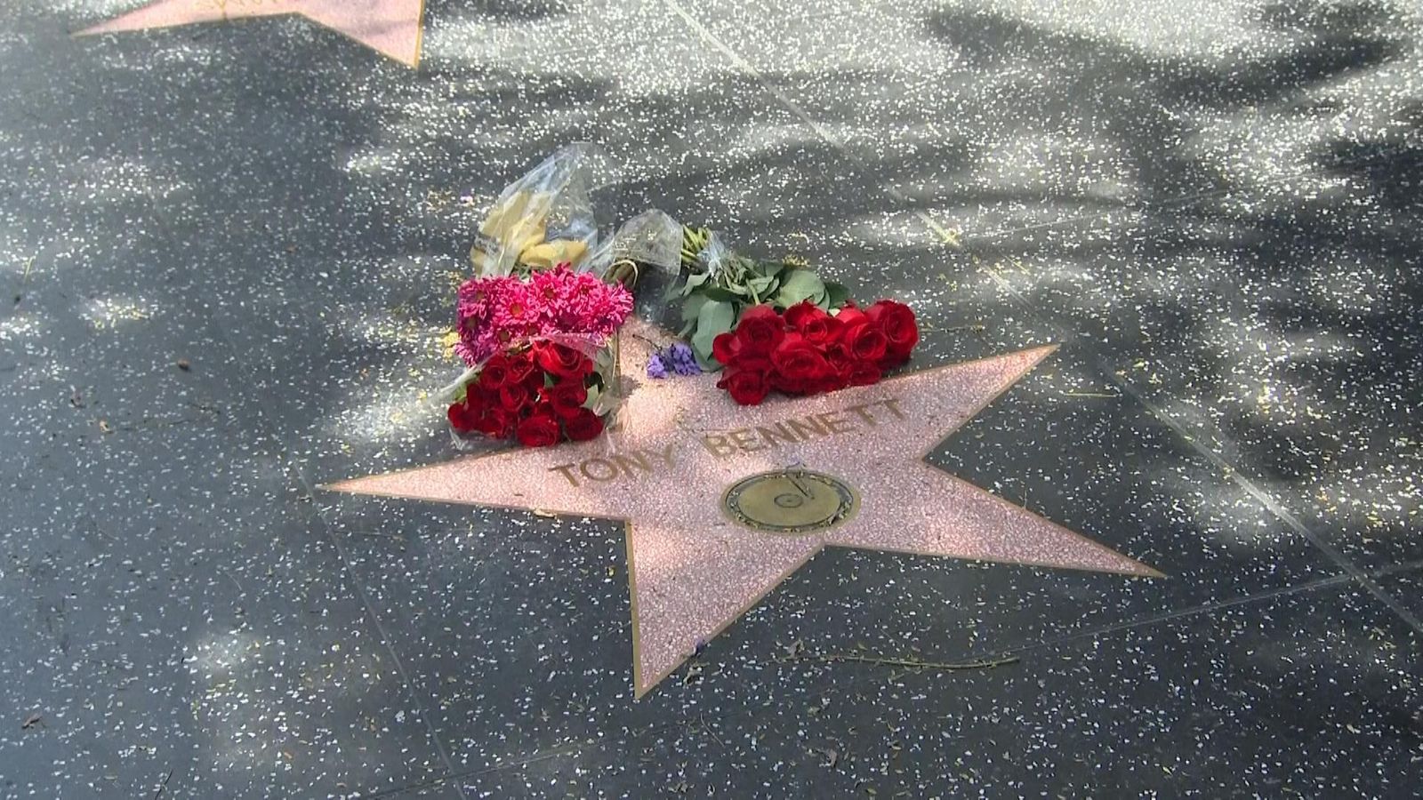 Tony Bennett: Wreath put on artist's Hollywood Walk of Fame star ...