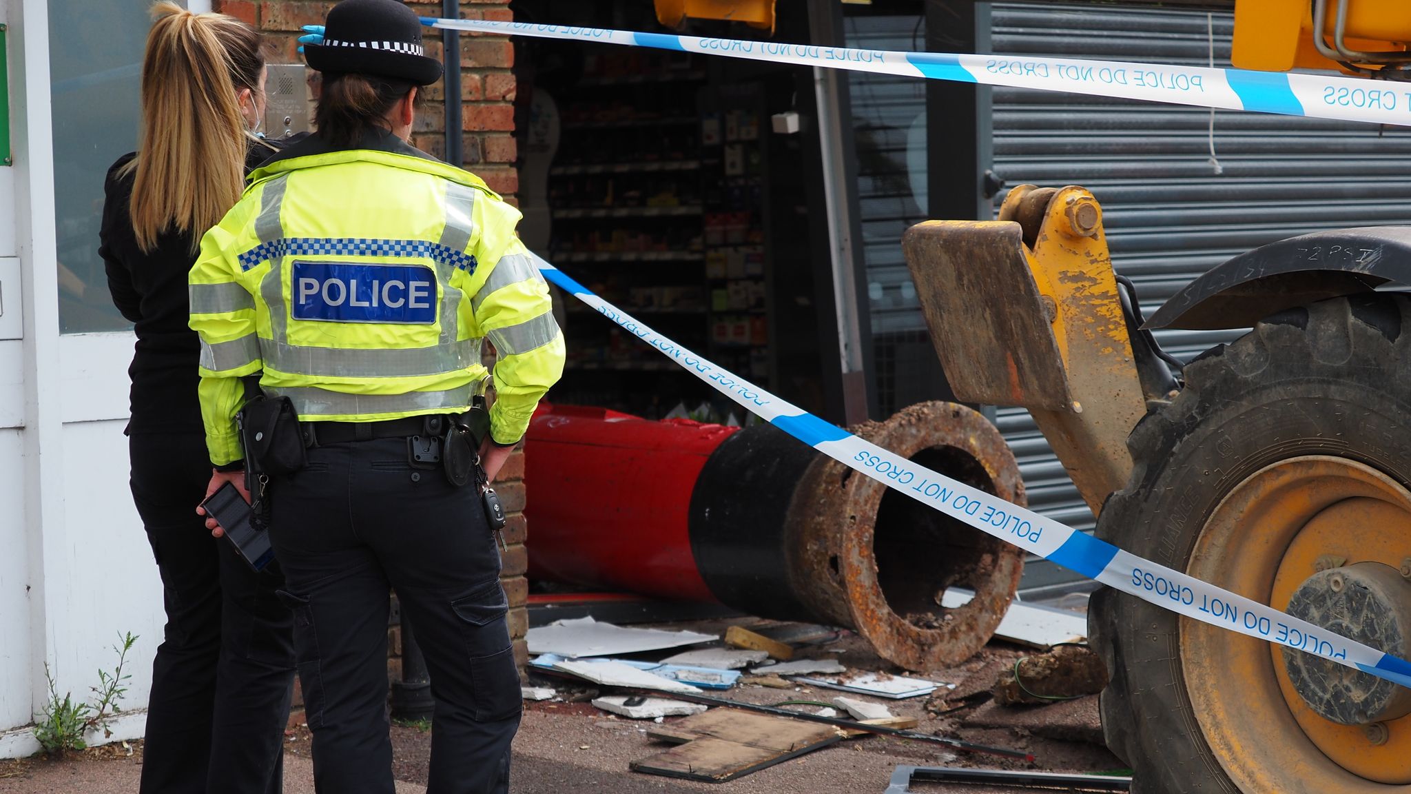 Man arrested after 'trying to steal supermarket cash machine using ...