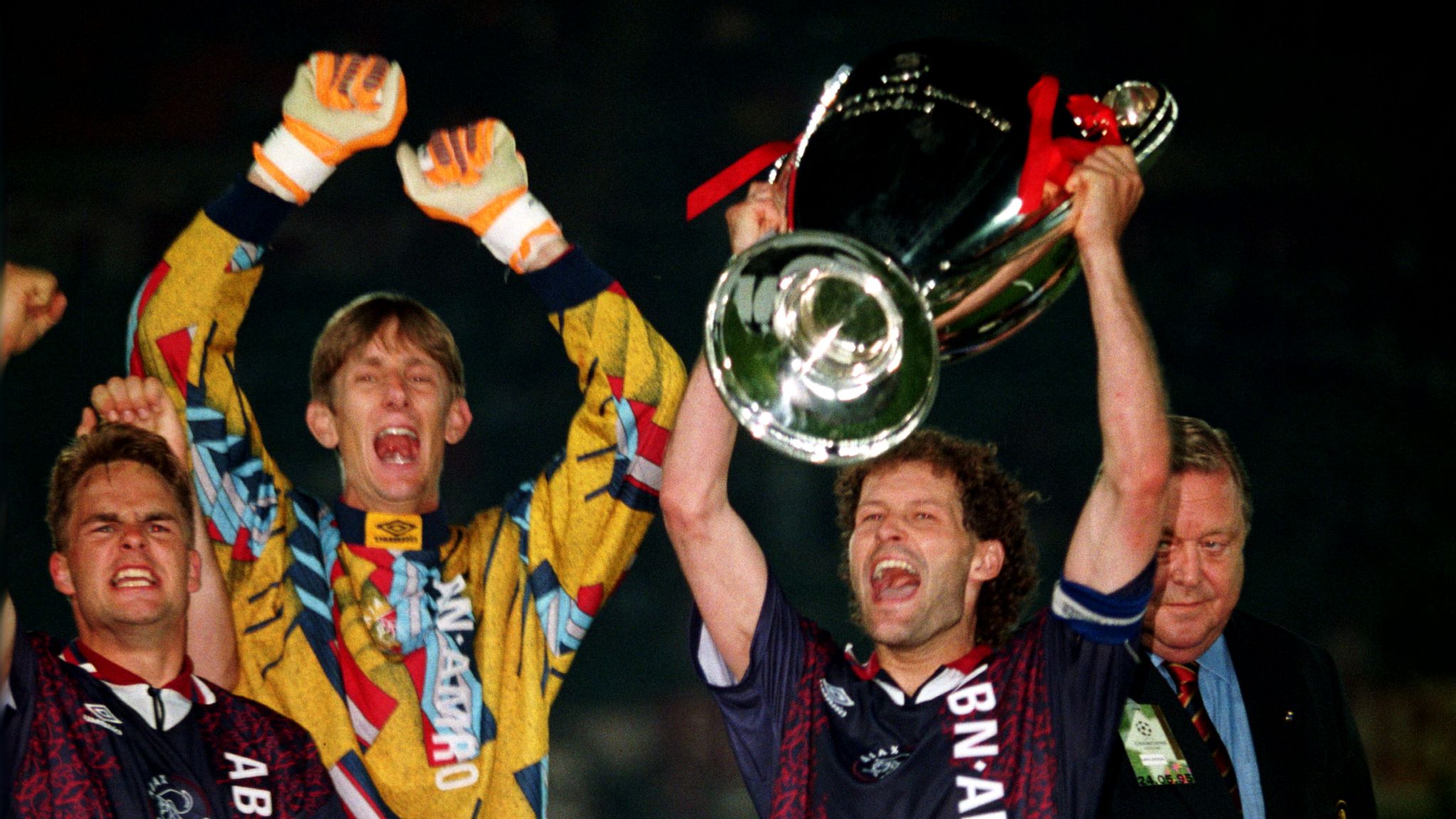 Former Man Utd goalkeeper Edwin van der Sar in intensive care after ...