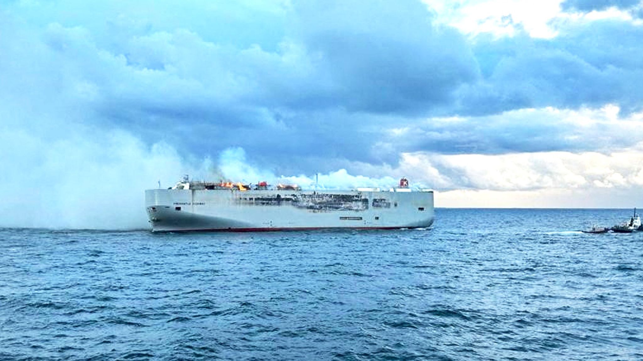 One killed in cargo ship fire in Netherlands - with electric car ...