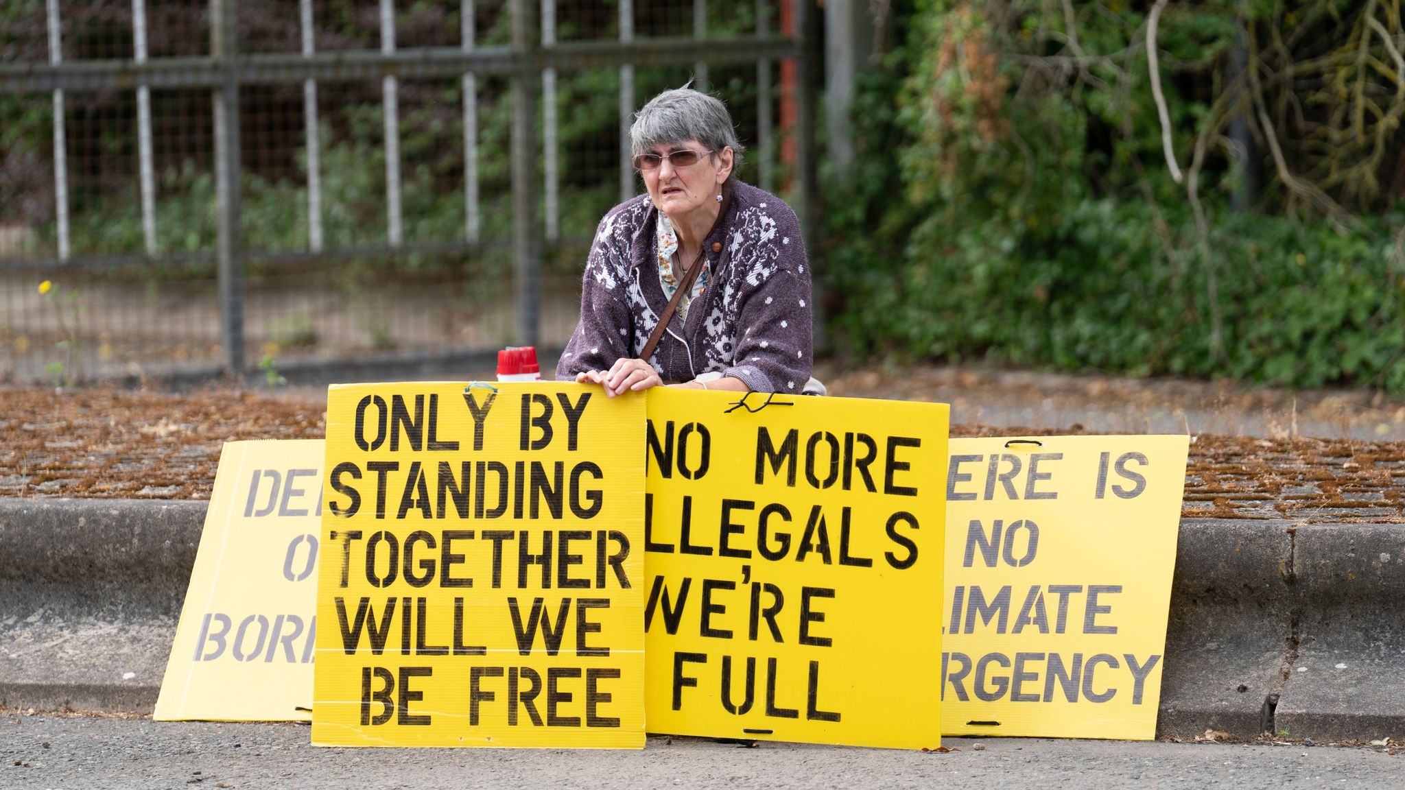 Asylum seekers told how to be 'good neighbours' and not hang around ...