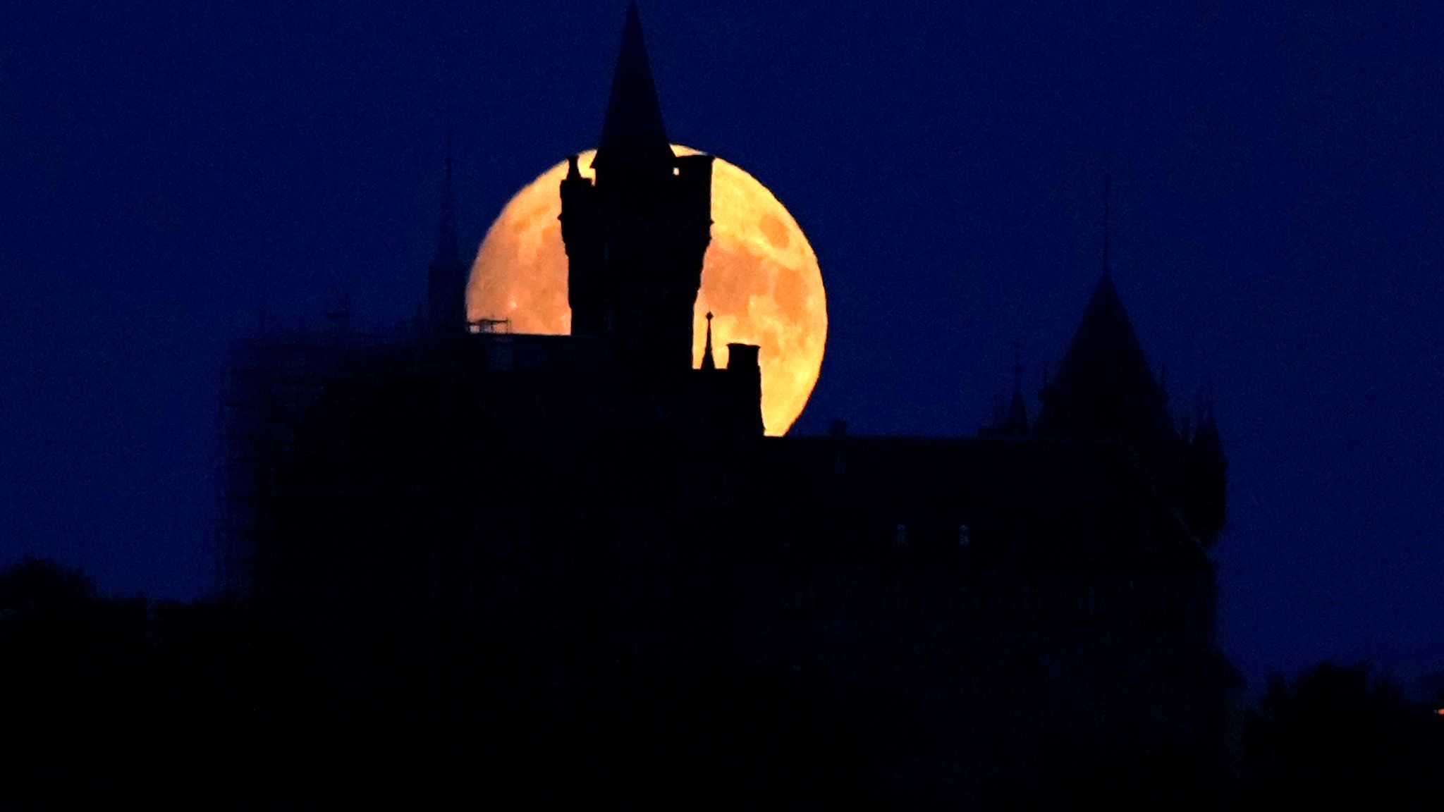 Supermoon happening this week: How and when to see the lunar event ...
