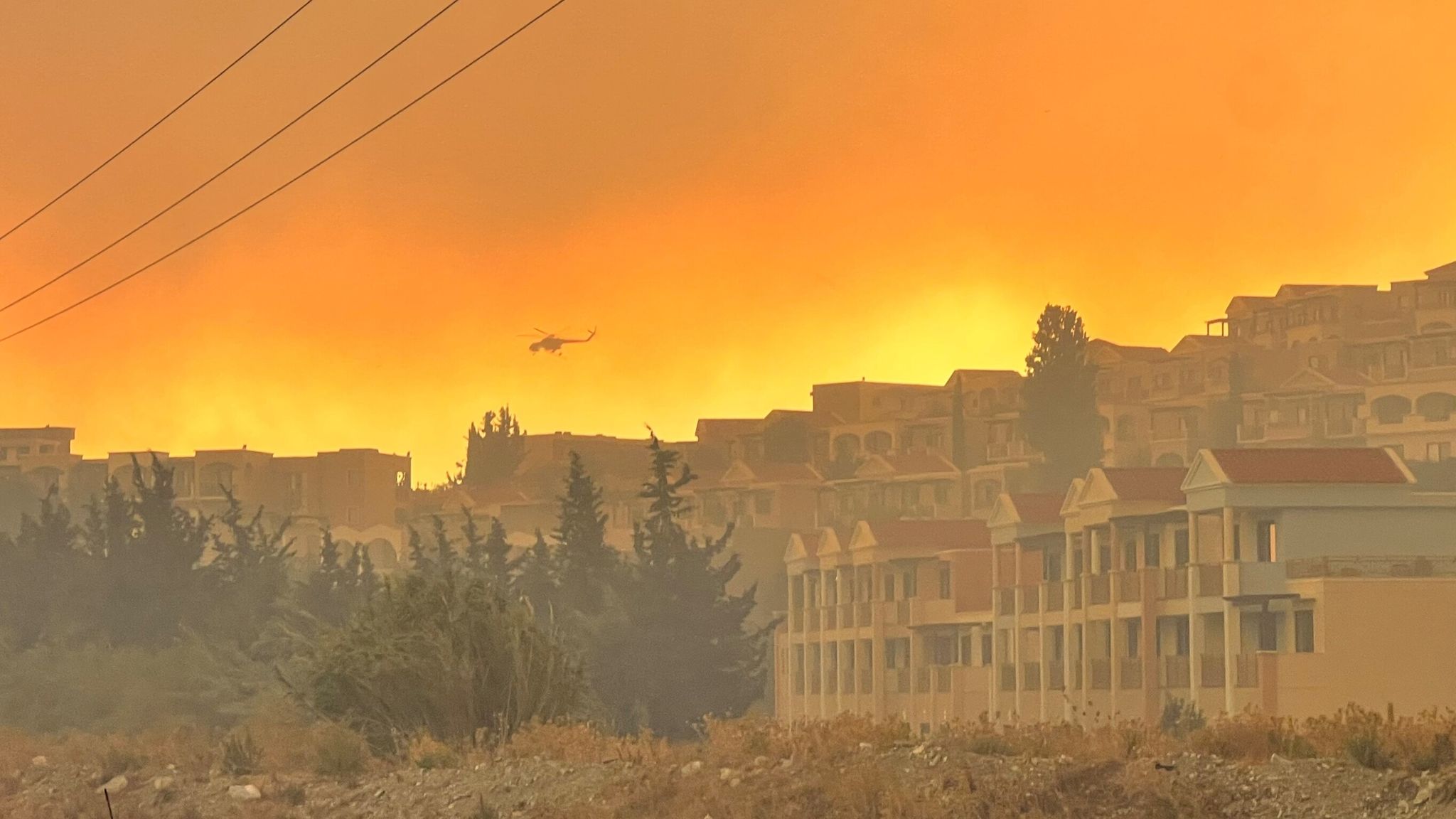 Rhodes wildfires: British tourist escapes 'scene from Dante's Inferno ...