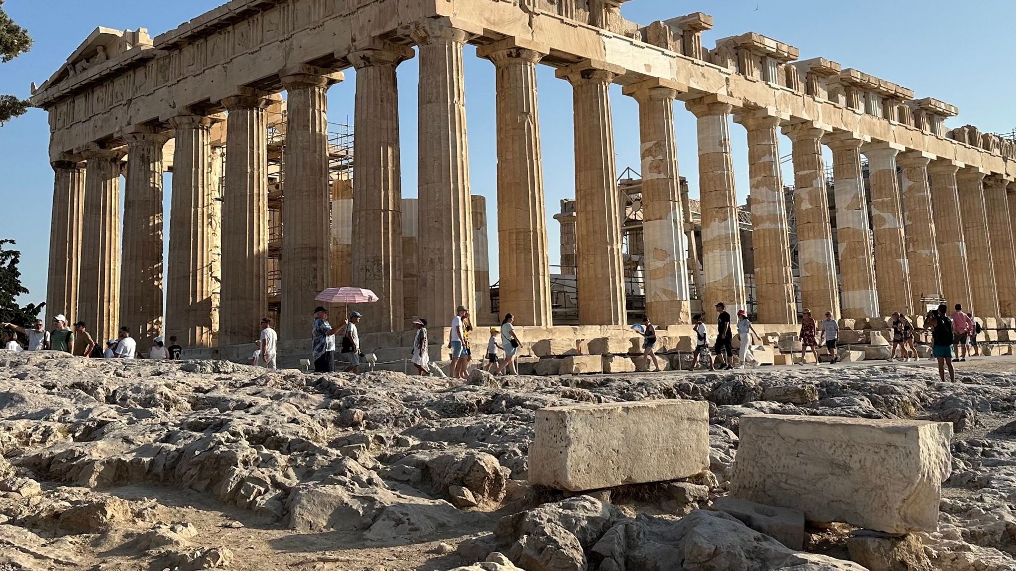 Europe weather: Highest temperatures yet to come as tourists left stranded outside Greek ...